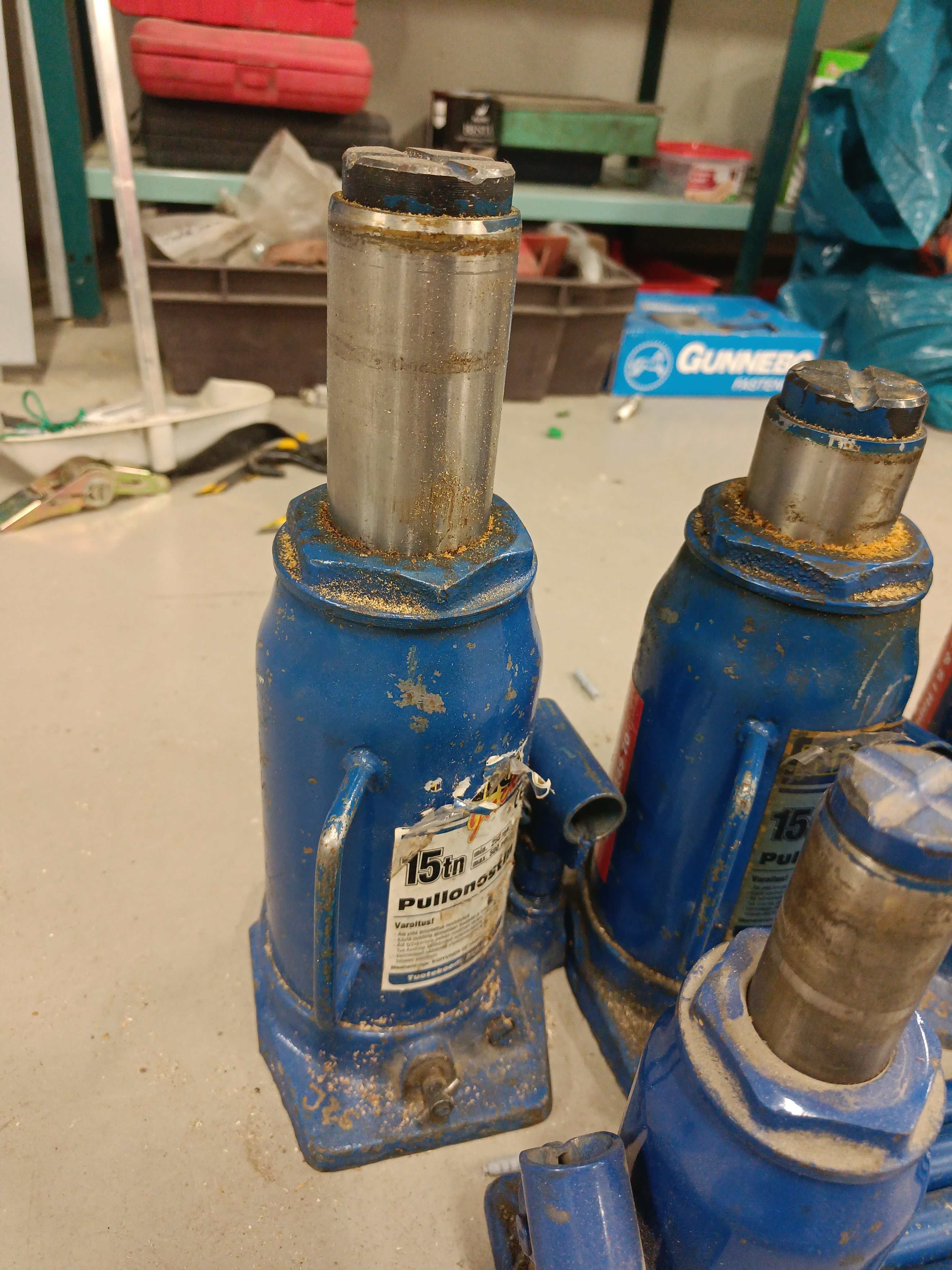 Four Pillar jacks - PS Auction - We value the future - Largest in net ...