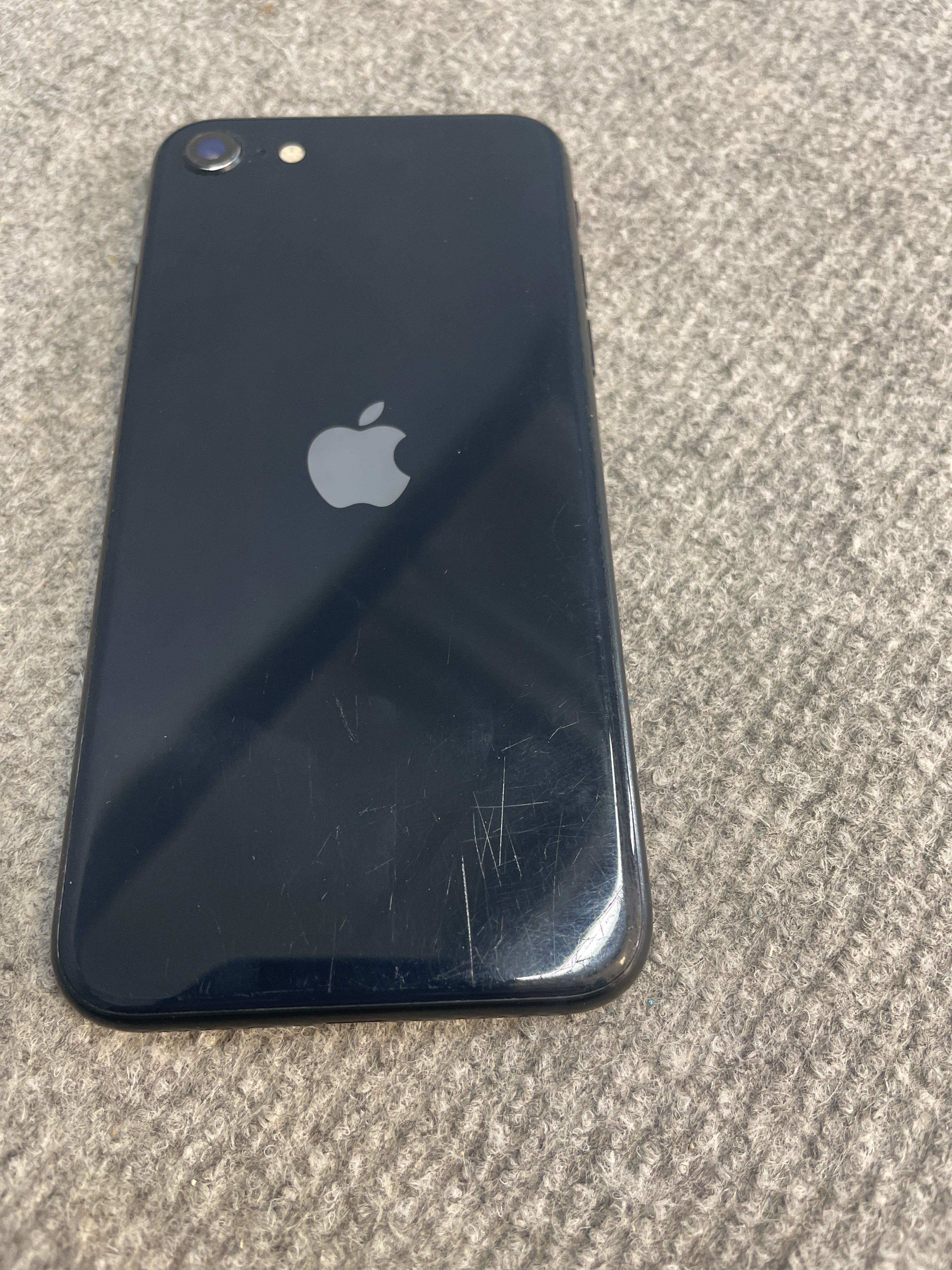 iPhone SE 64GB - Auktioner online - Nätauktioner & Konkursauktioner ...