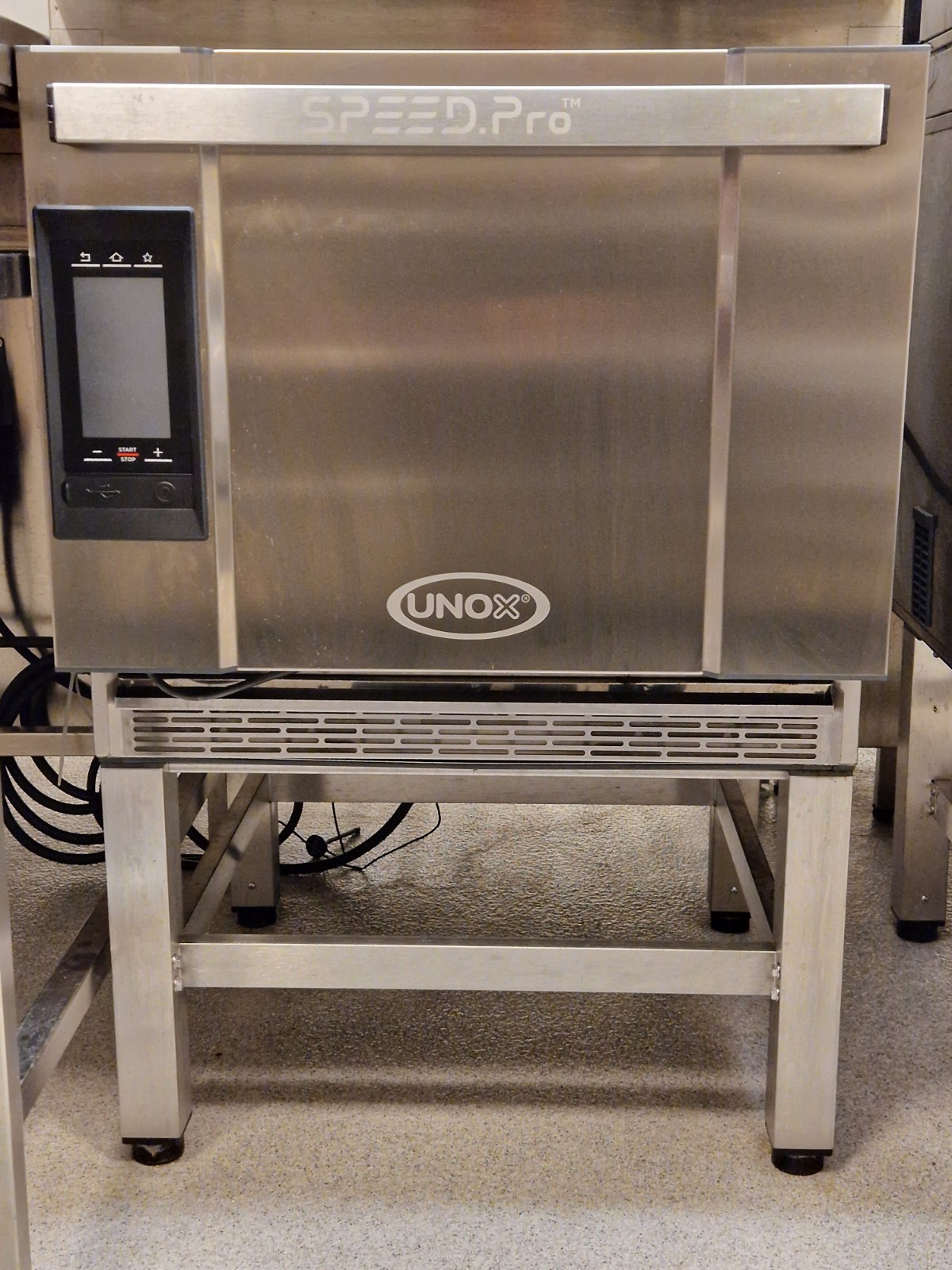 Instant oven Unox Speed Pro with stand - PS Auction - We value the ...