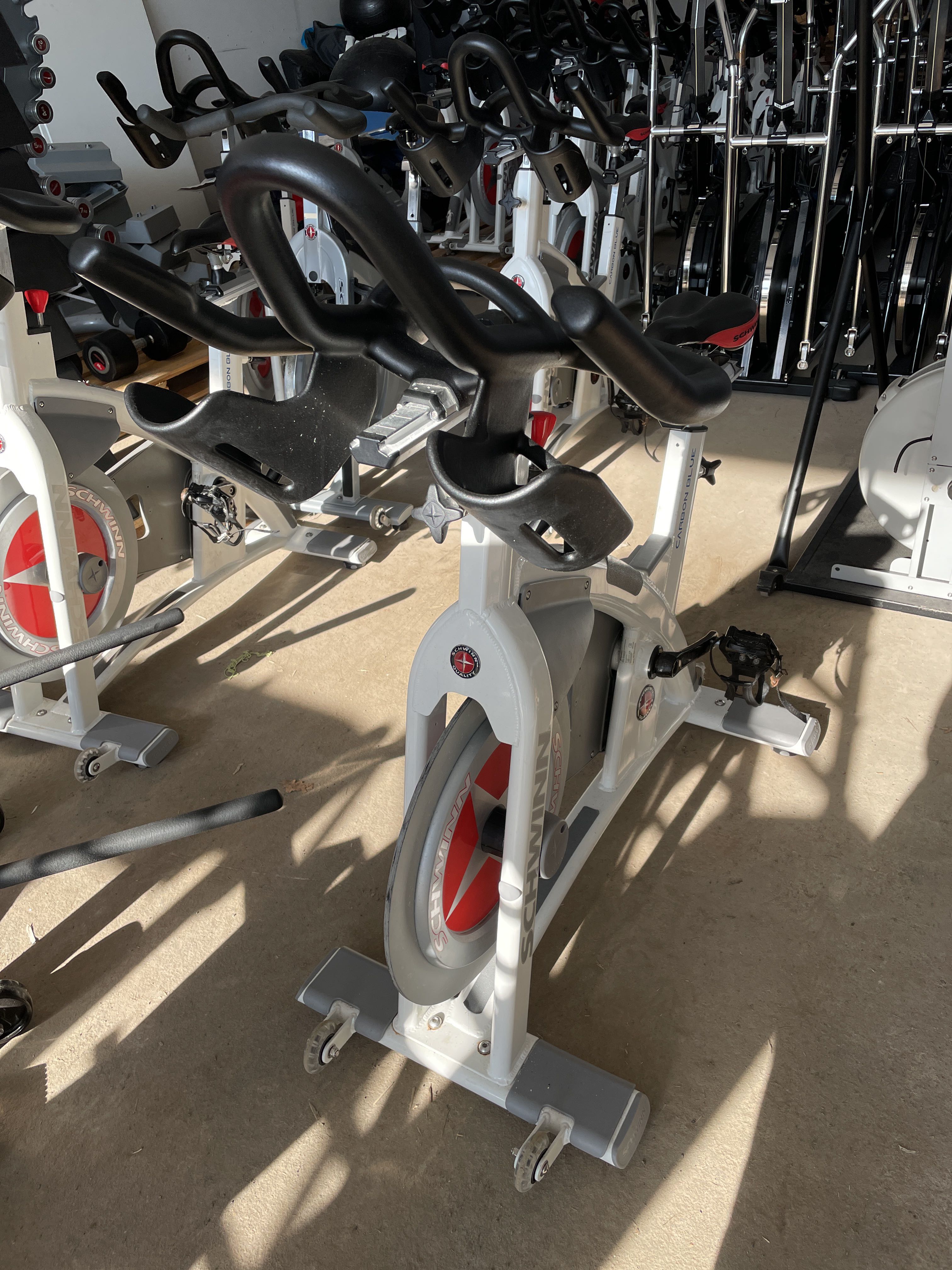 Spinning bikes Stairmaster Schwinn AC 12 pieces - PS Auction - We value ...