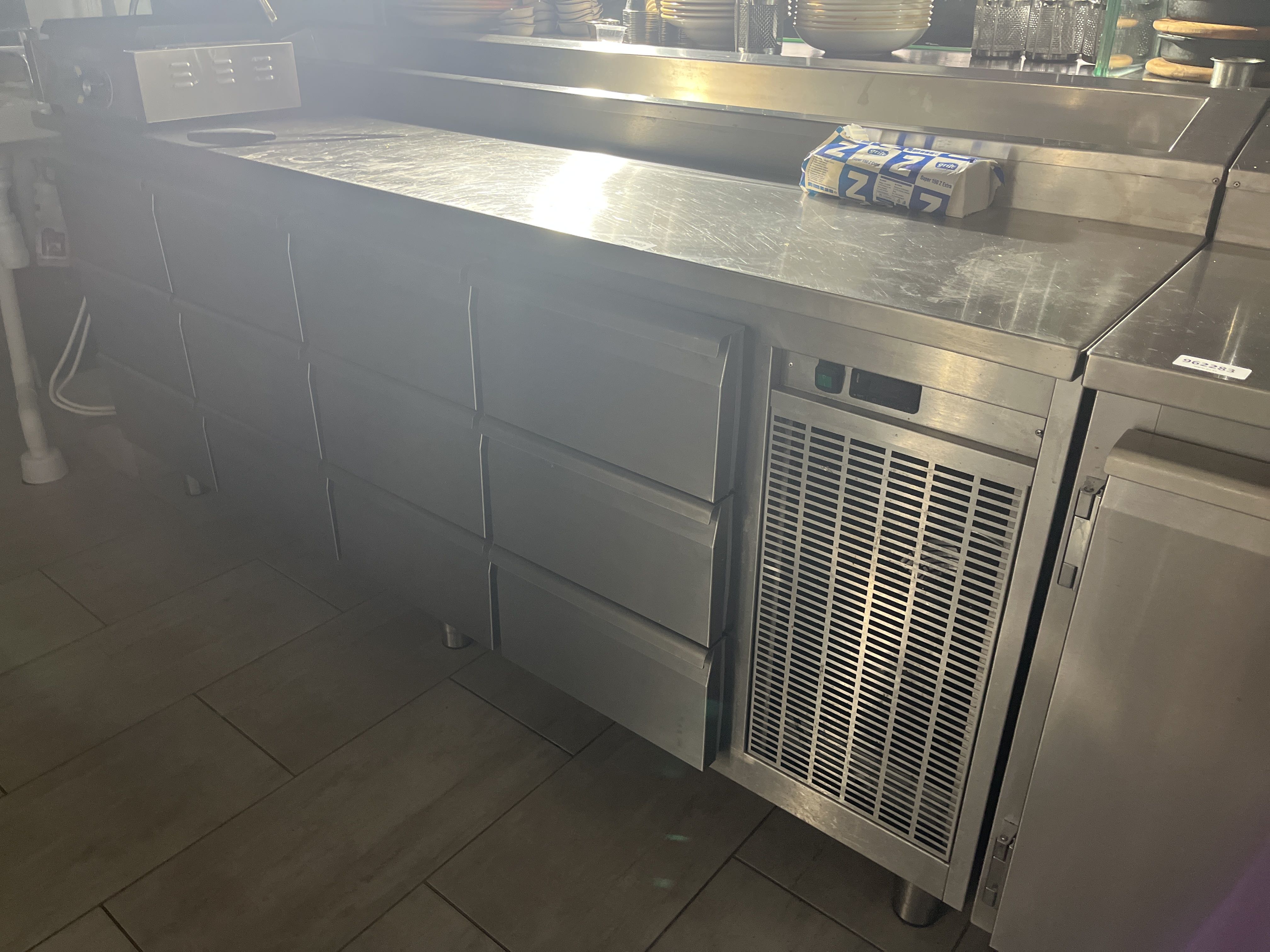 Cooling bench 12 drawers, Cooling channel - PS Auction - We value the ...