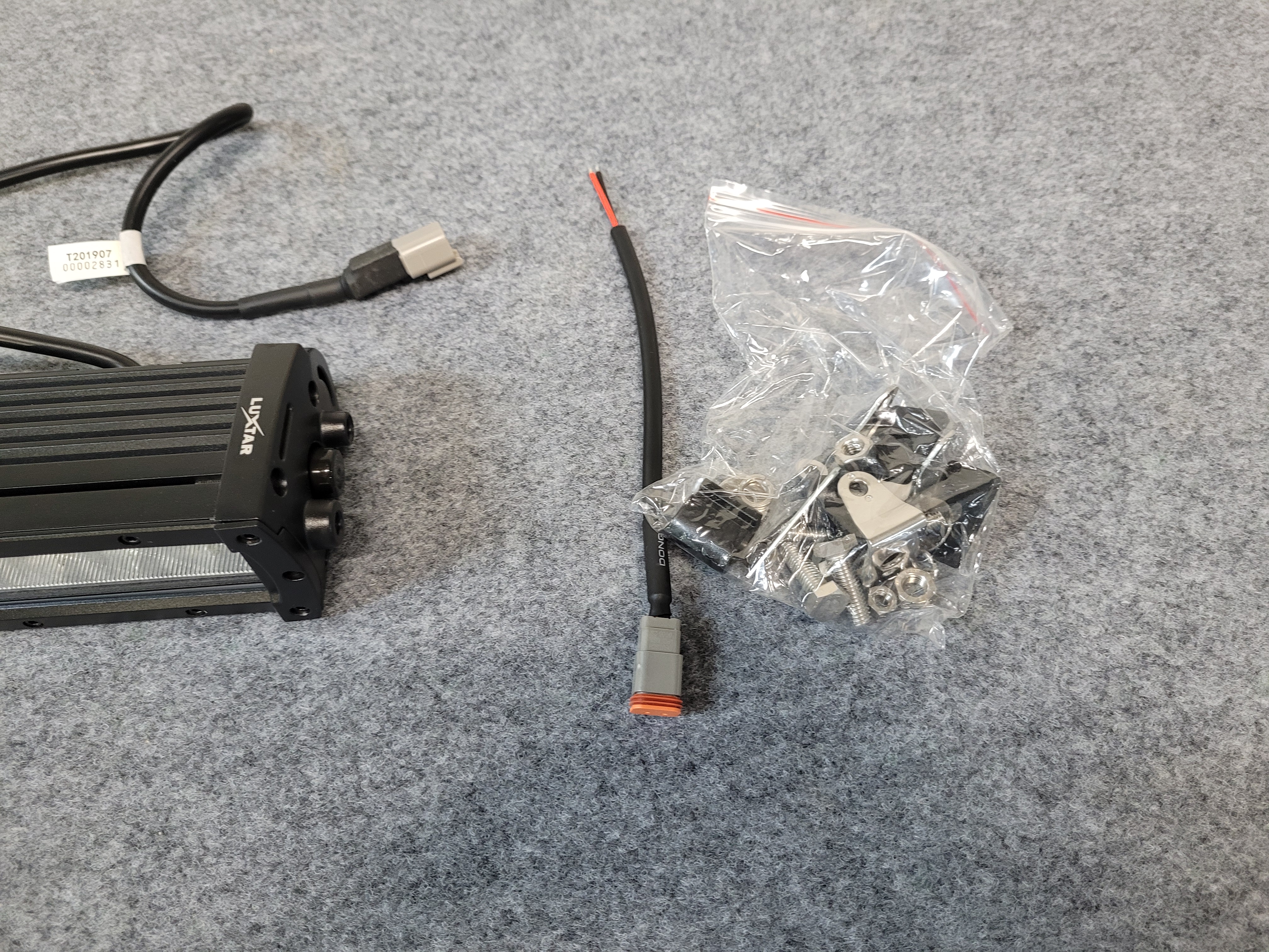 LUXTAR® LED floodlight X10 E-approved 100W - PS Auction - We value the ...