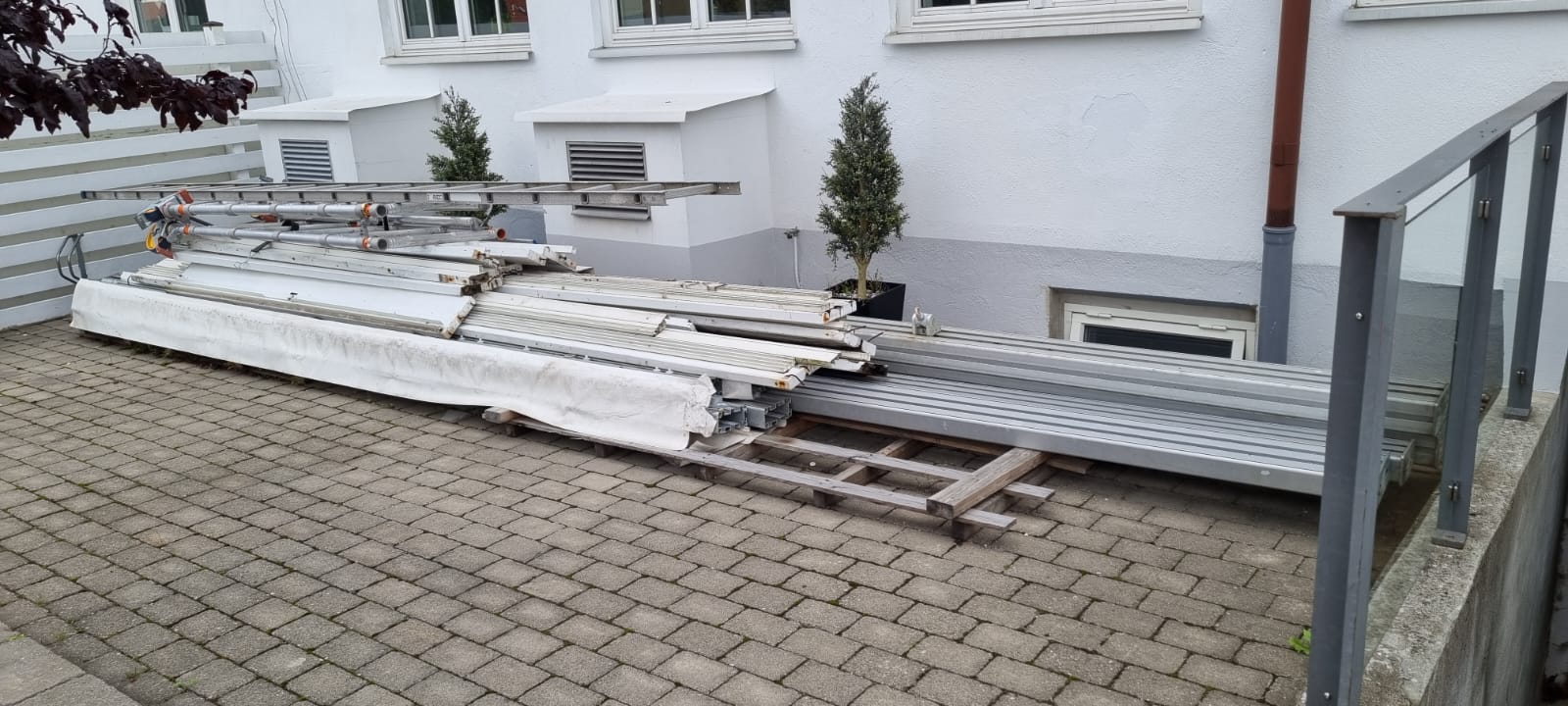 Serving tent 8 x 10 meters - PS Auction - We value the future - Largest ...