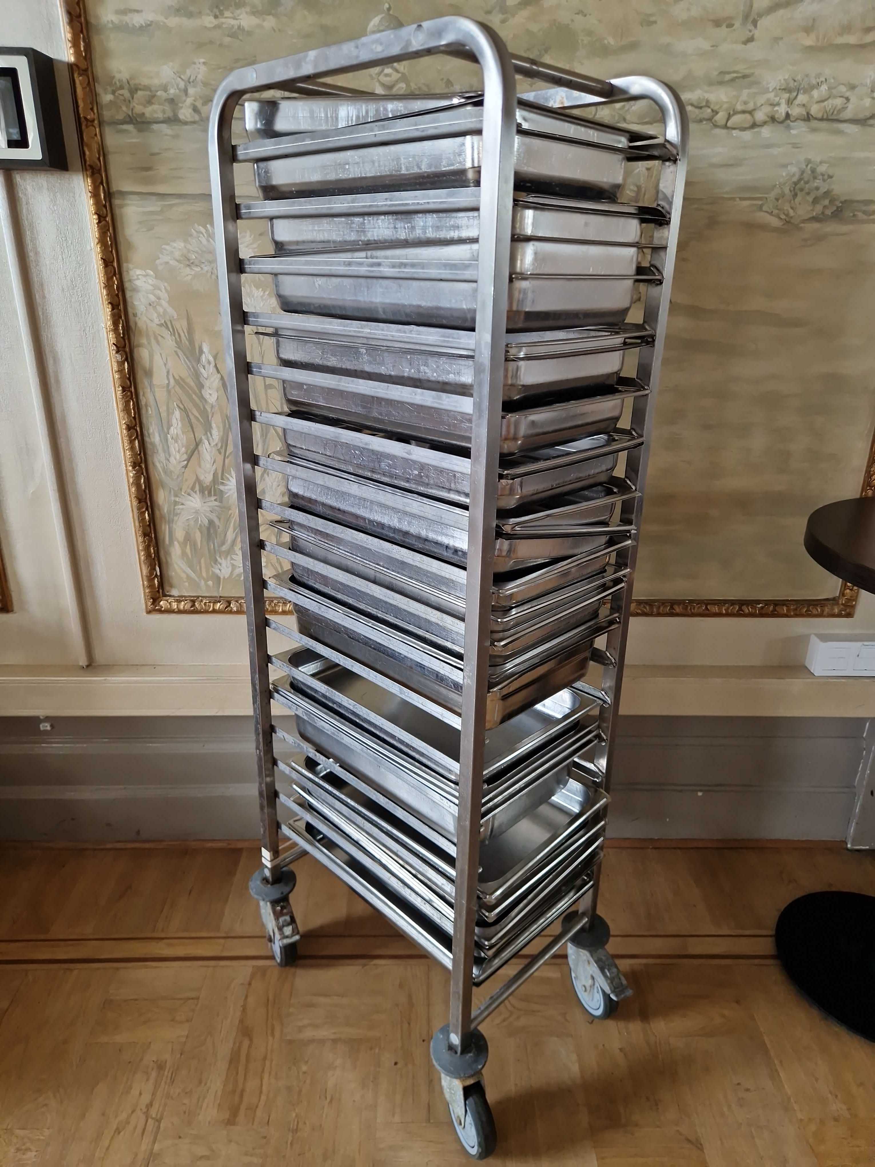 Knitting trolley with canteens & tin - PS Auction - We value the future ...