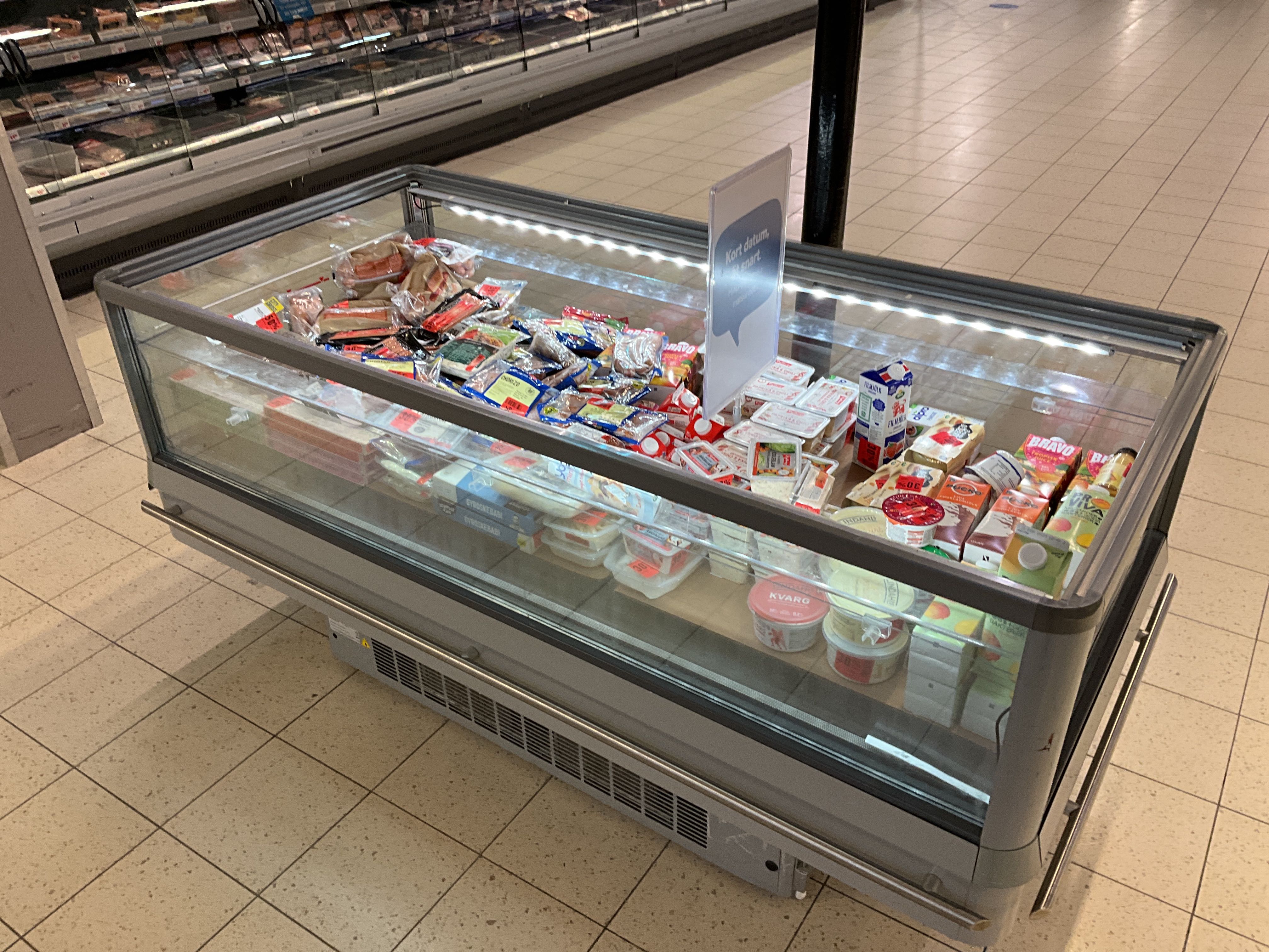 1 Arneg cooling gondola with its own compressor - PS Auction - We value ...