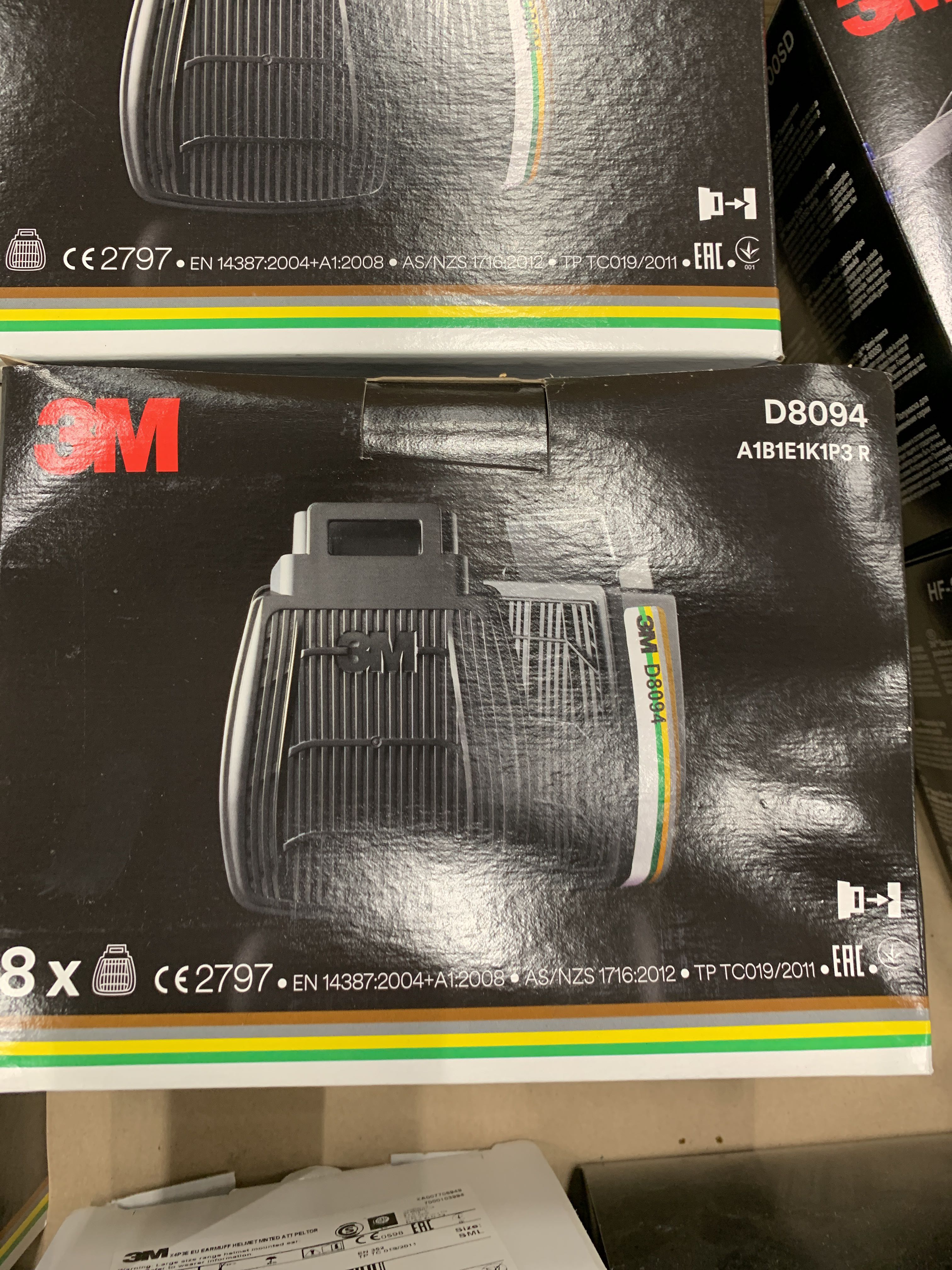 Safety helmets and half masks 3M - PS Auction - We value the future ...