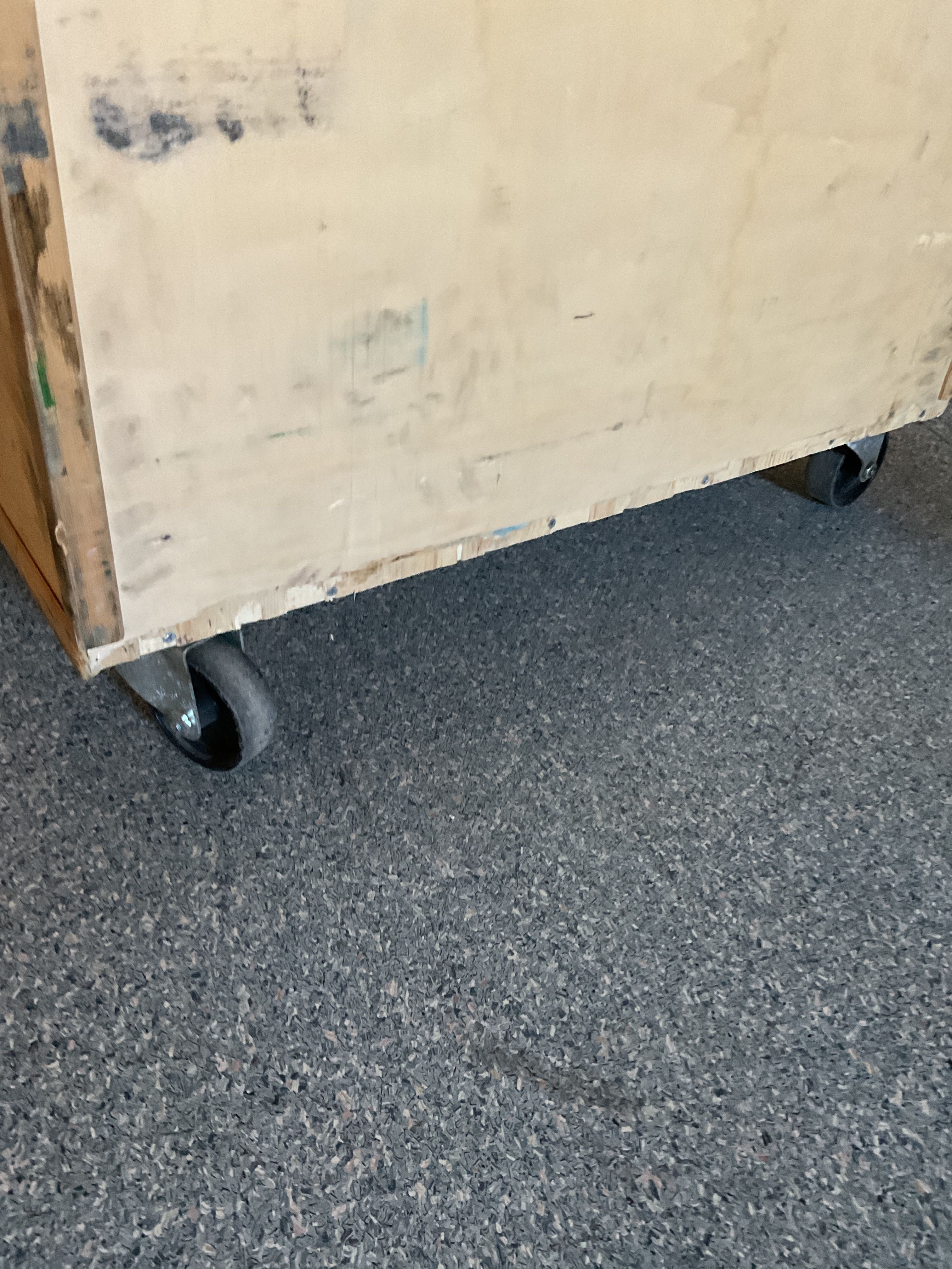 Wooden box on wheels - PS Auction - We value the future - Largest in ...