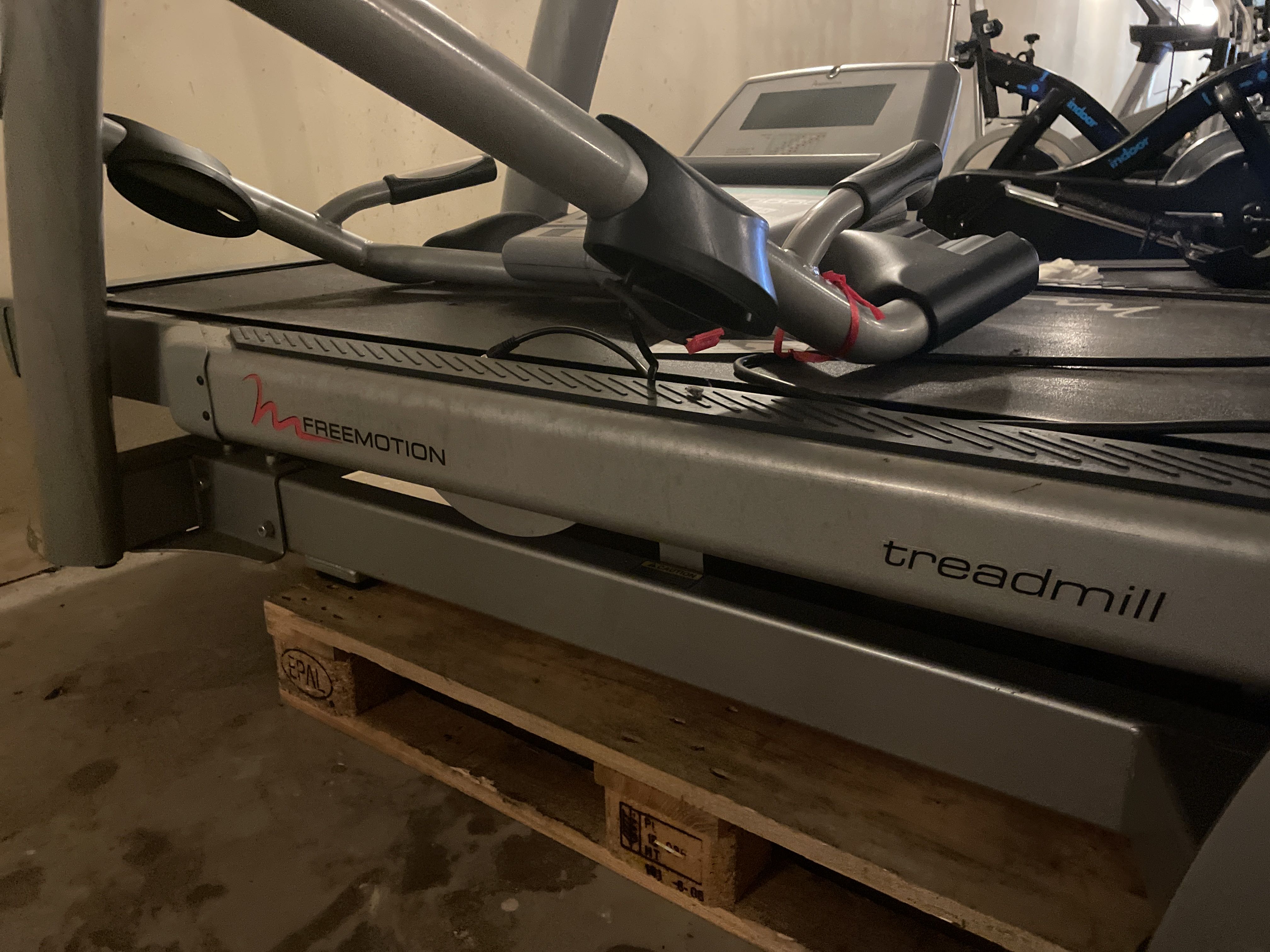 Treadmill Freemotion treadmill incline trainer - PS Auction - We value ...