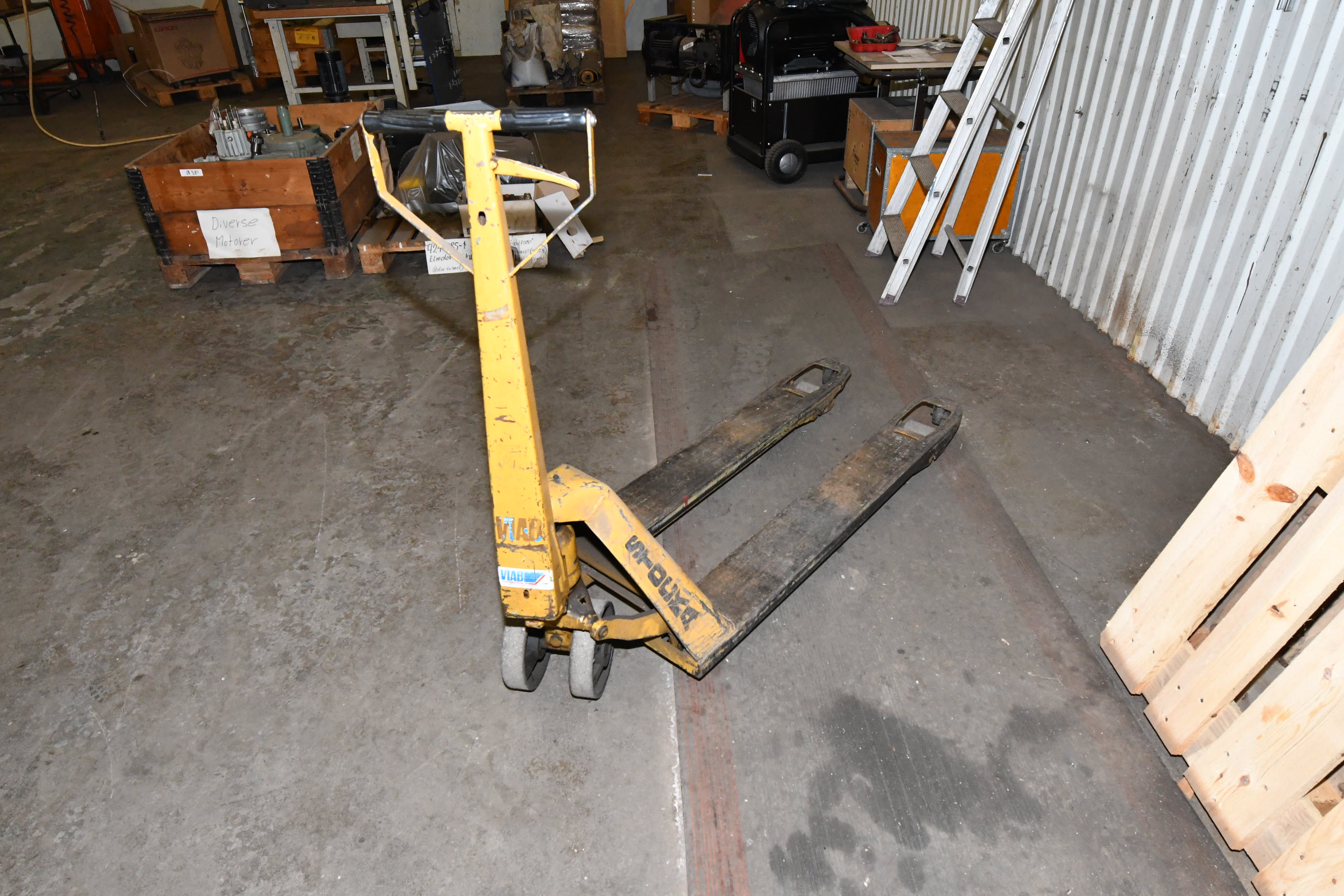 Older pallet jacks - PS Auction - We value the future - Largest in net ...