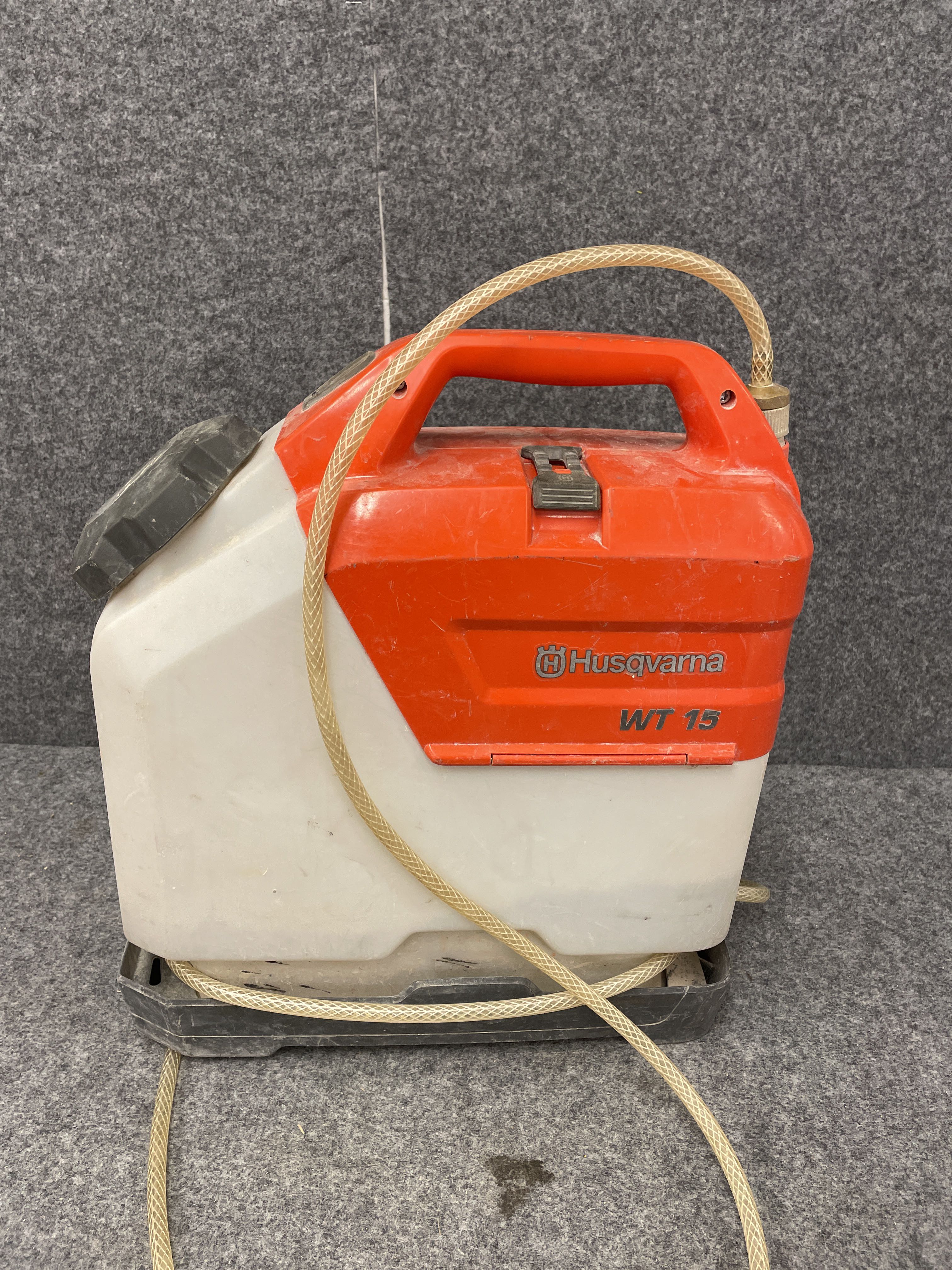 Water tank with integrated pump Husqvarna WT15 - PS Auction - We value ...