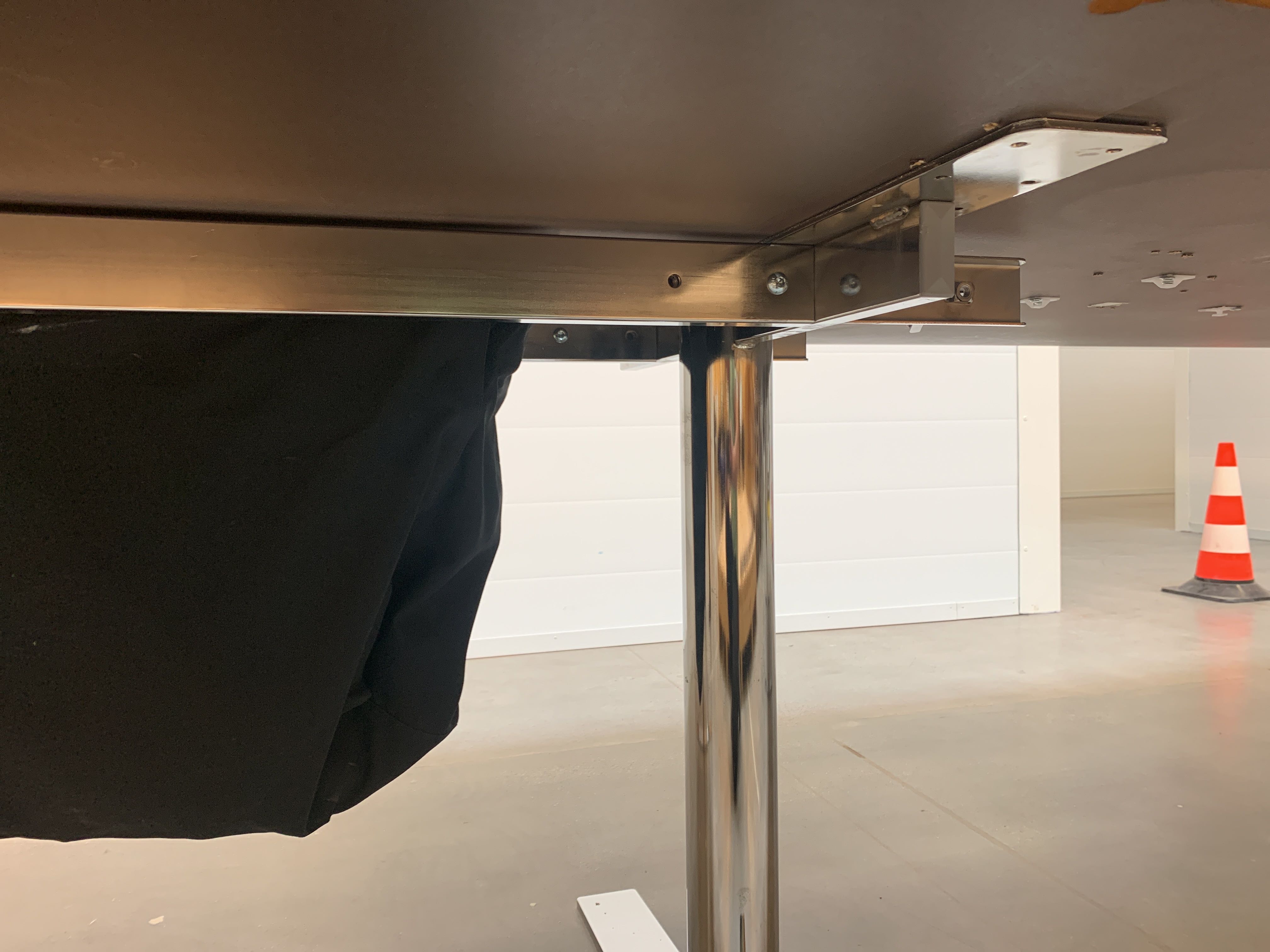 Konferensbord 4,4 meter - Auktioner online - Nätauktioner ...