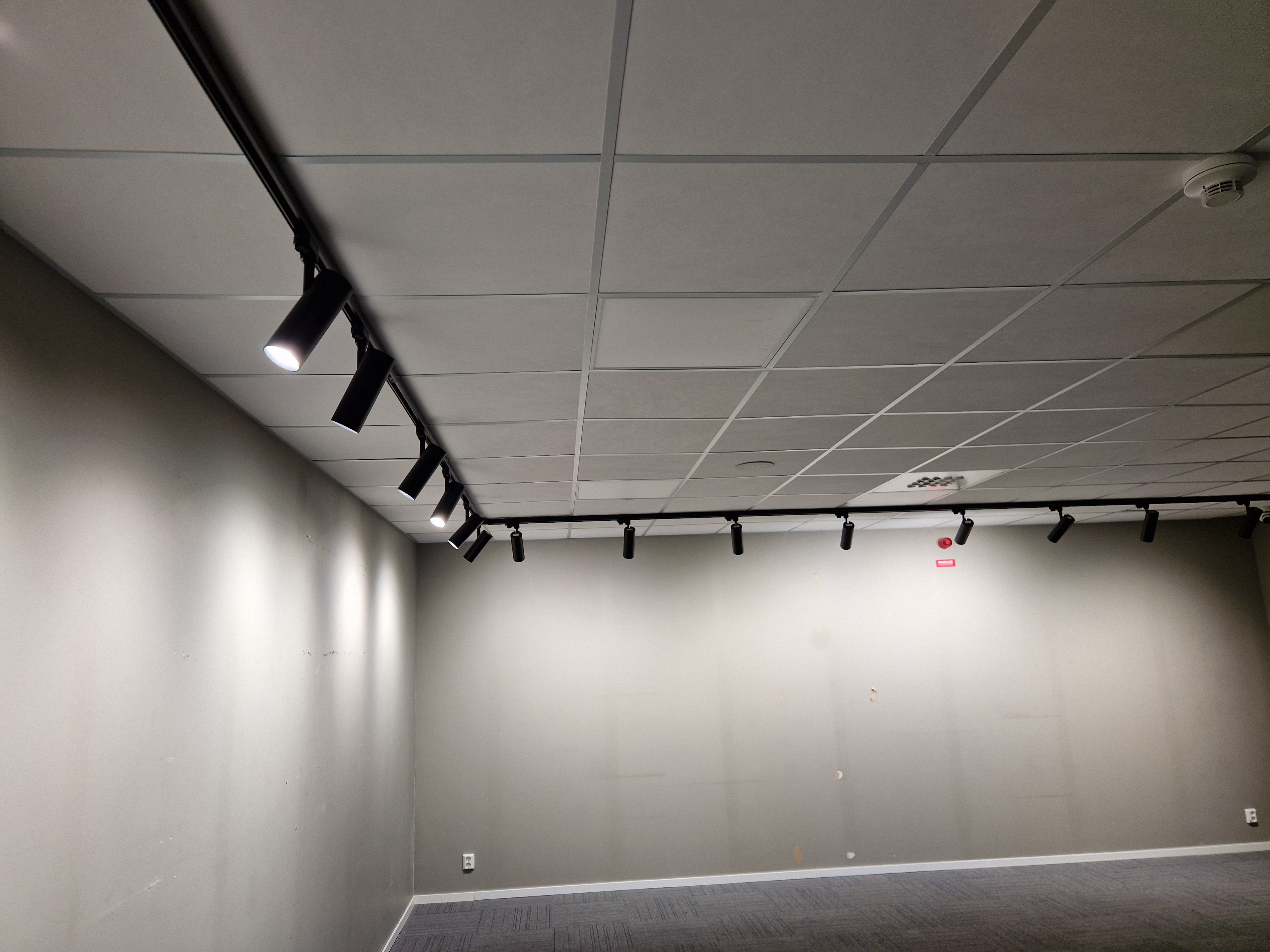 New/unused spotlights 20 pcs with rails - PS Auction - We value the ...