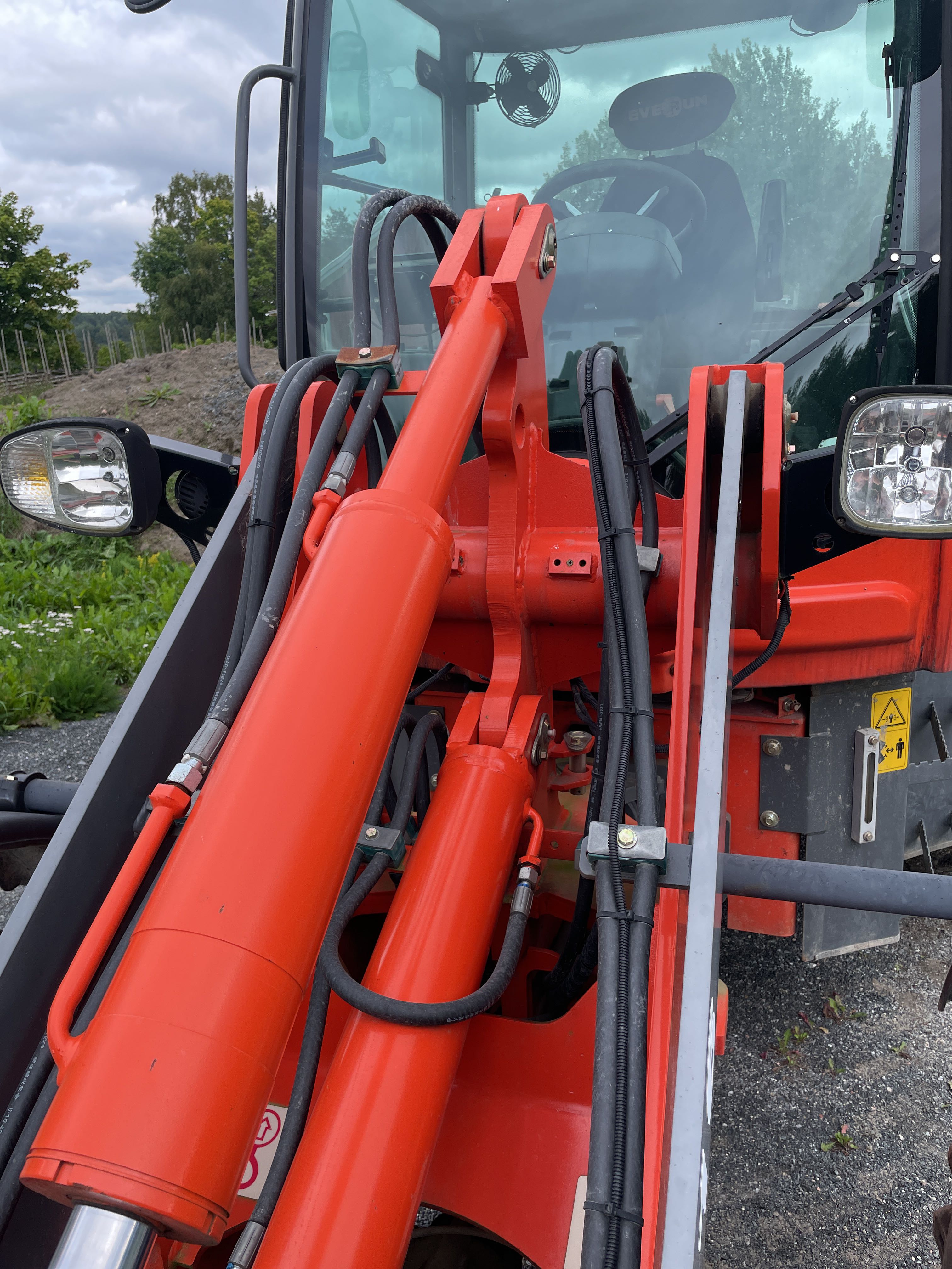 Everun ER416 Hjullastare med planeringsskopa och gafflar - Auktioner ...