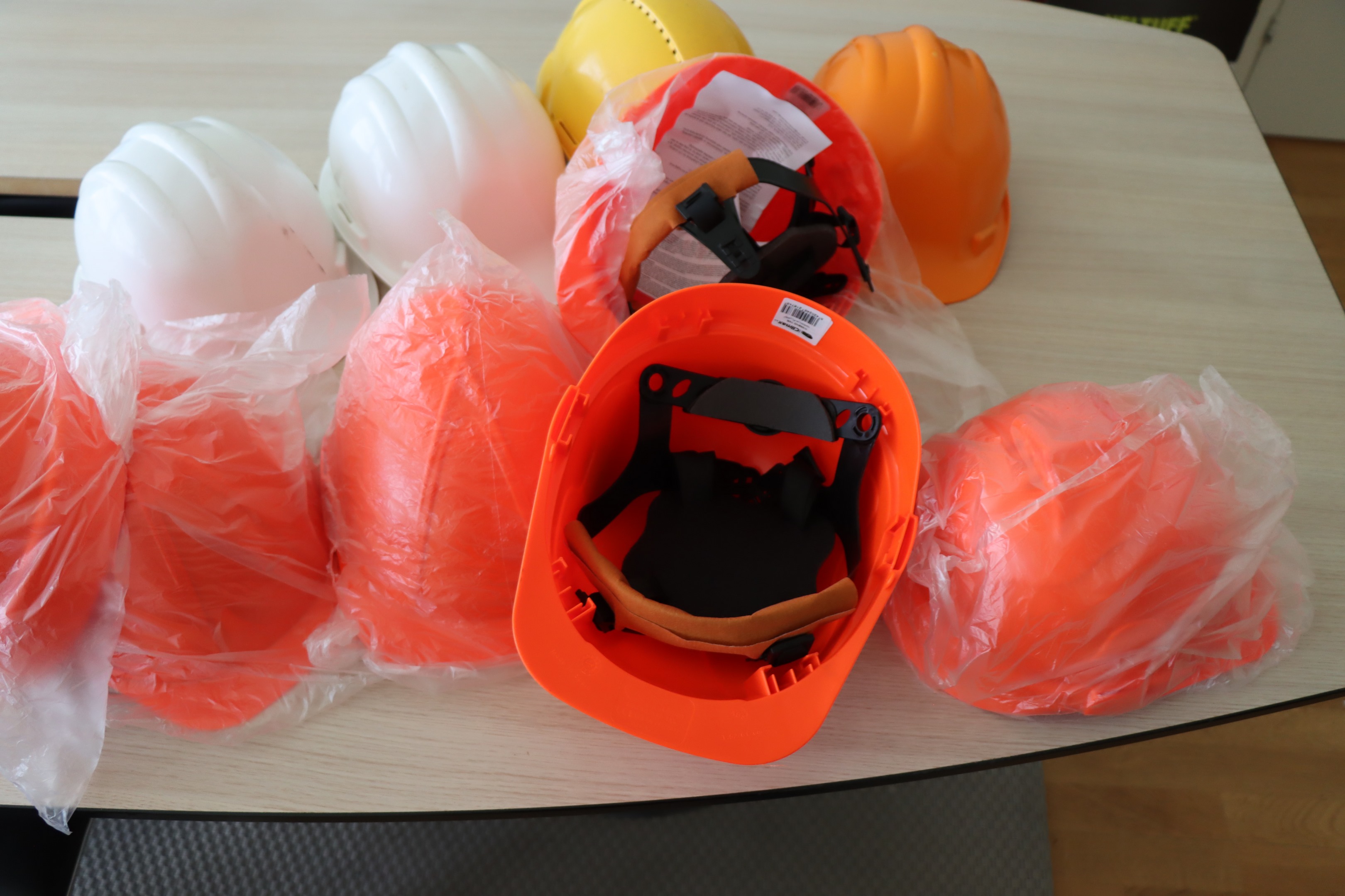 10 work helmets - PS Auction - We value the future - Largest in net ...