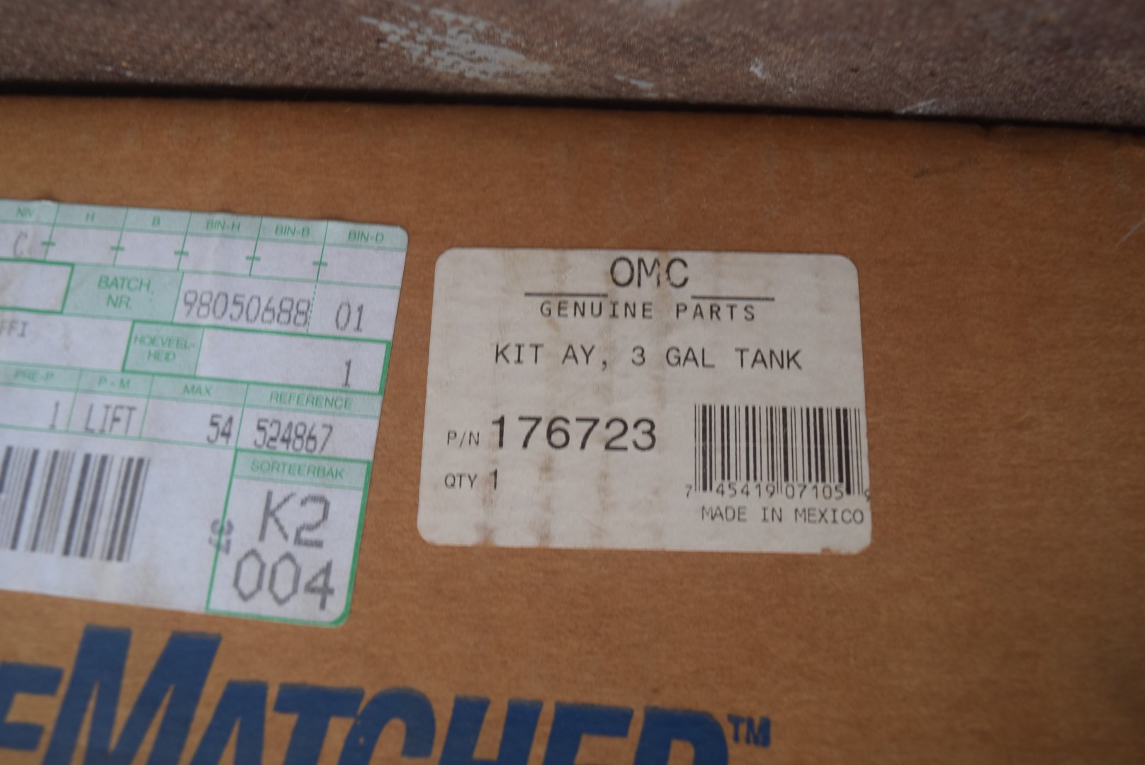 Oil tank for two stroke engine & plastic buoys - PS Auction - We value ...