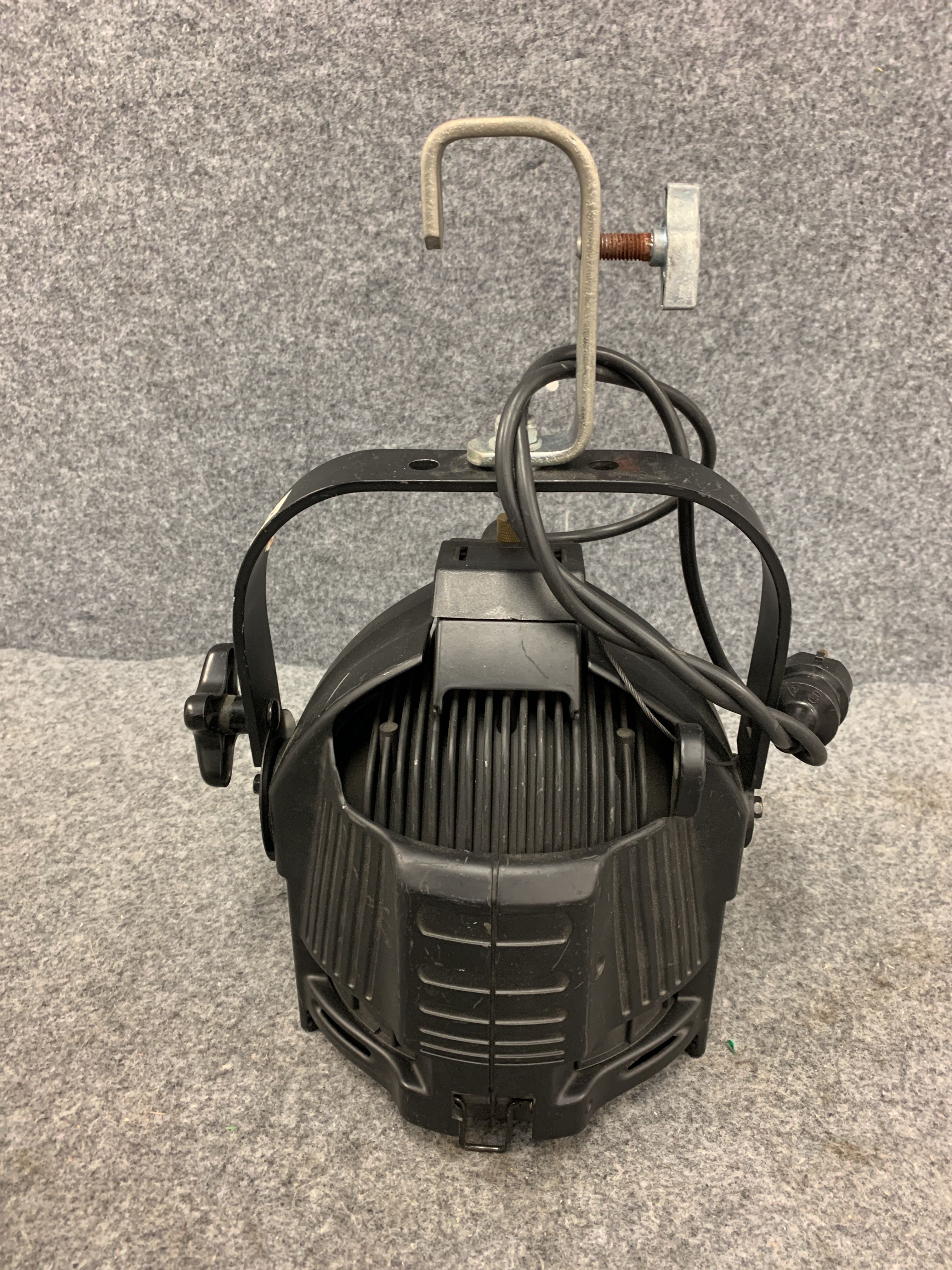 15 St Studio Beam HPL 575W - Auktioner online - Nätauktioner ...