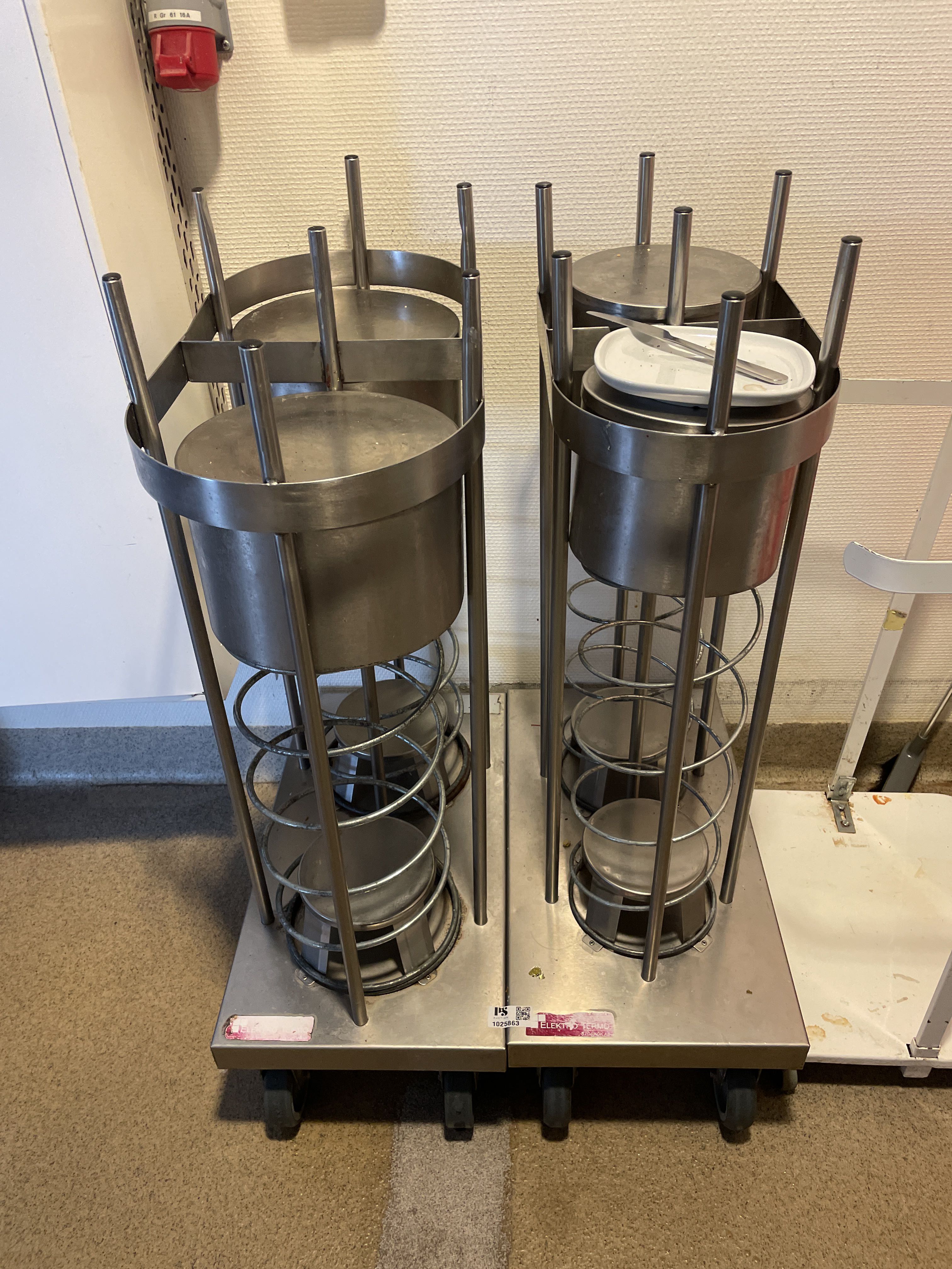 Plate trolleys, 2 pieces - PS Auction - We value the future - Largest ...