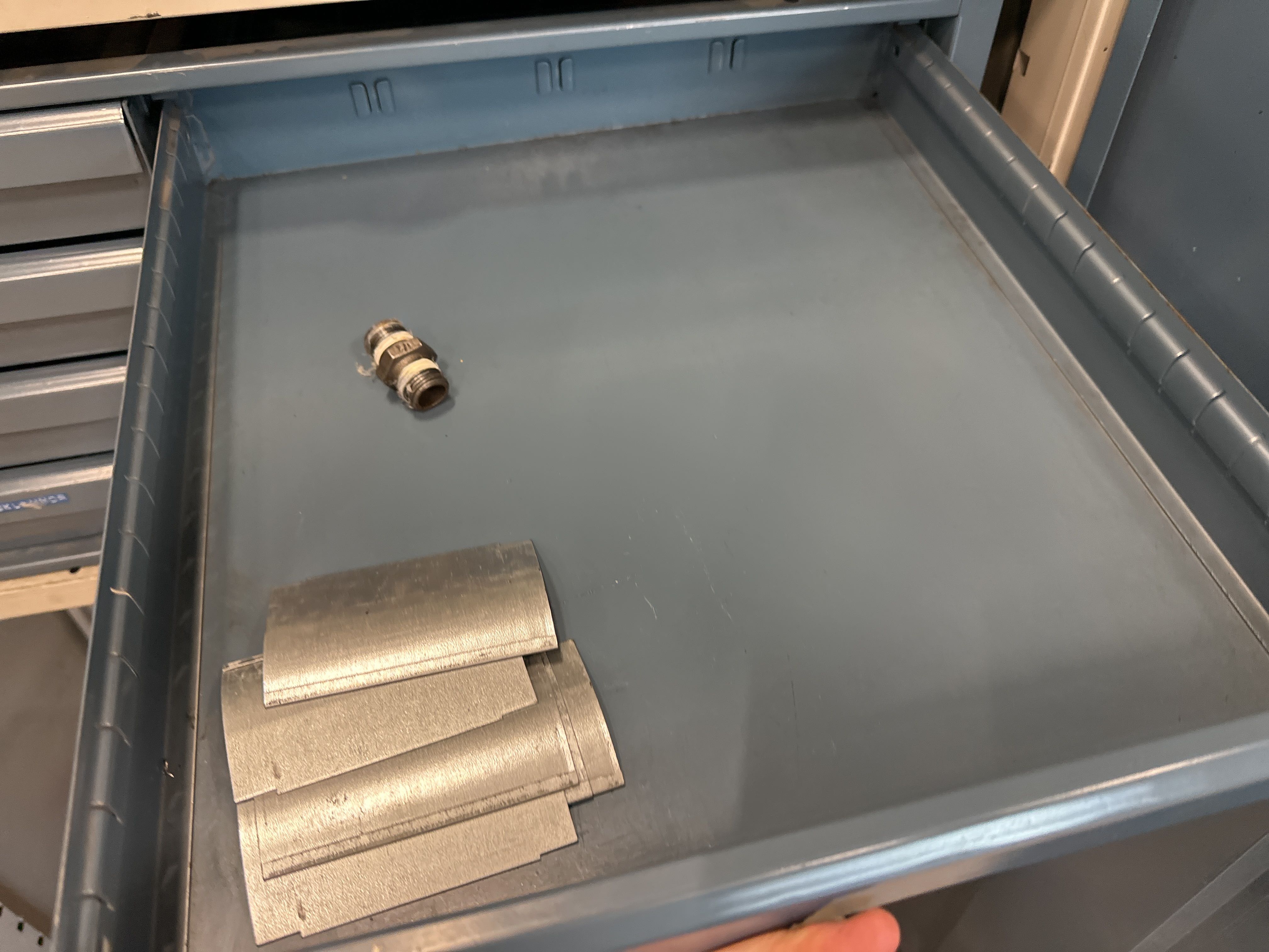 Tool cabinet - PS Auction - We value the future - Largest in net auctions