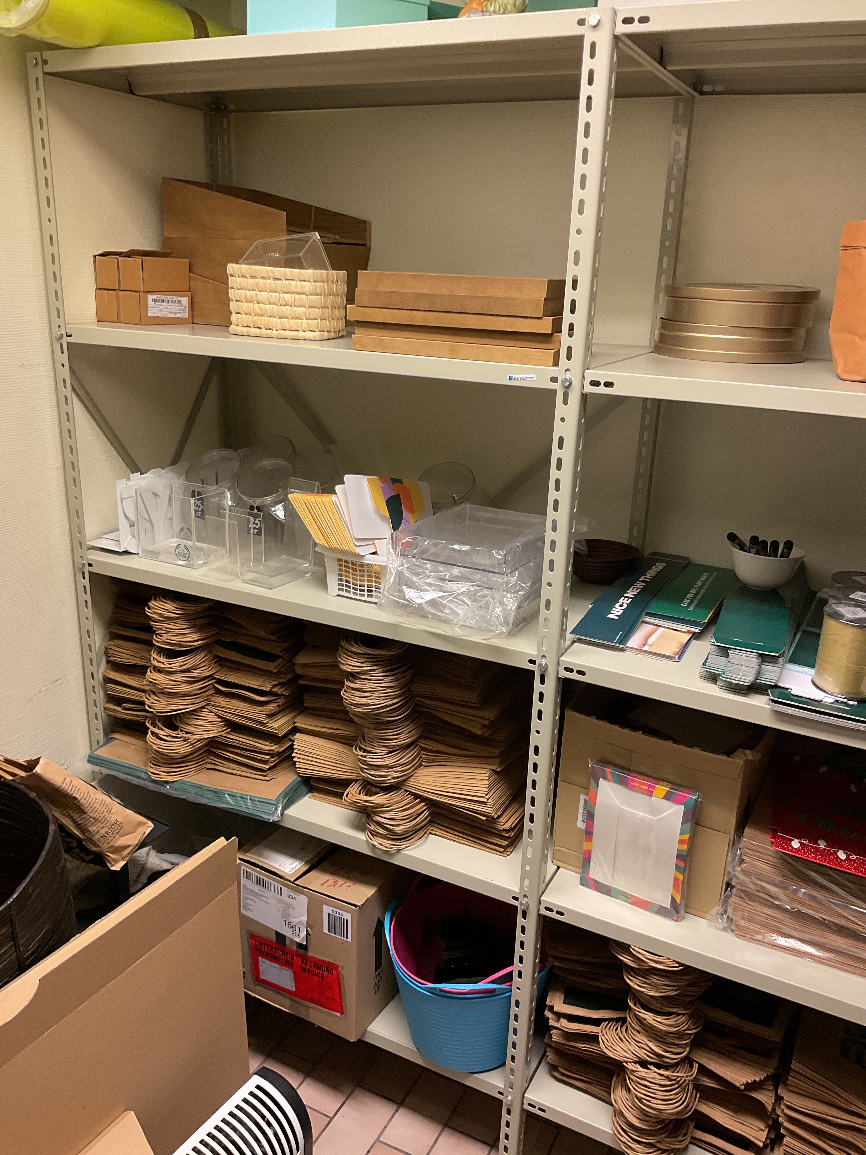 Hela rummet med inventarier - Auktioner online - Nätauktioner & Konkursauktioner | PS Auction