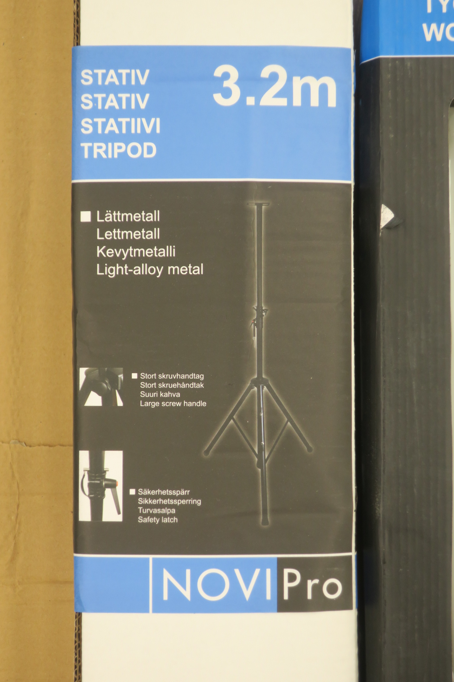 Work lamp and tripod Novipro - PS Auction - We value the future ...