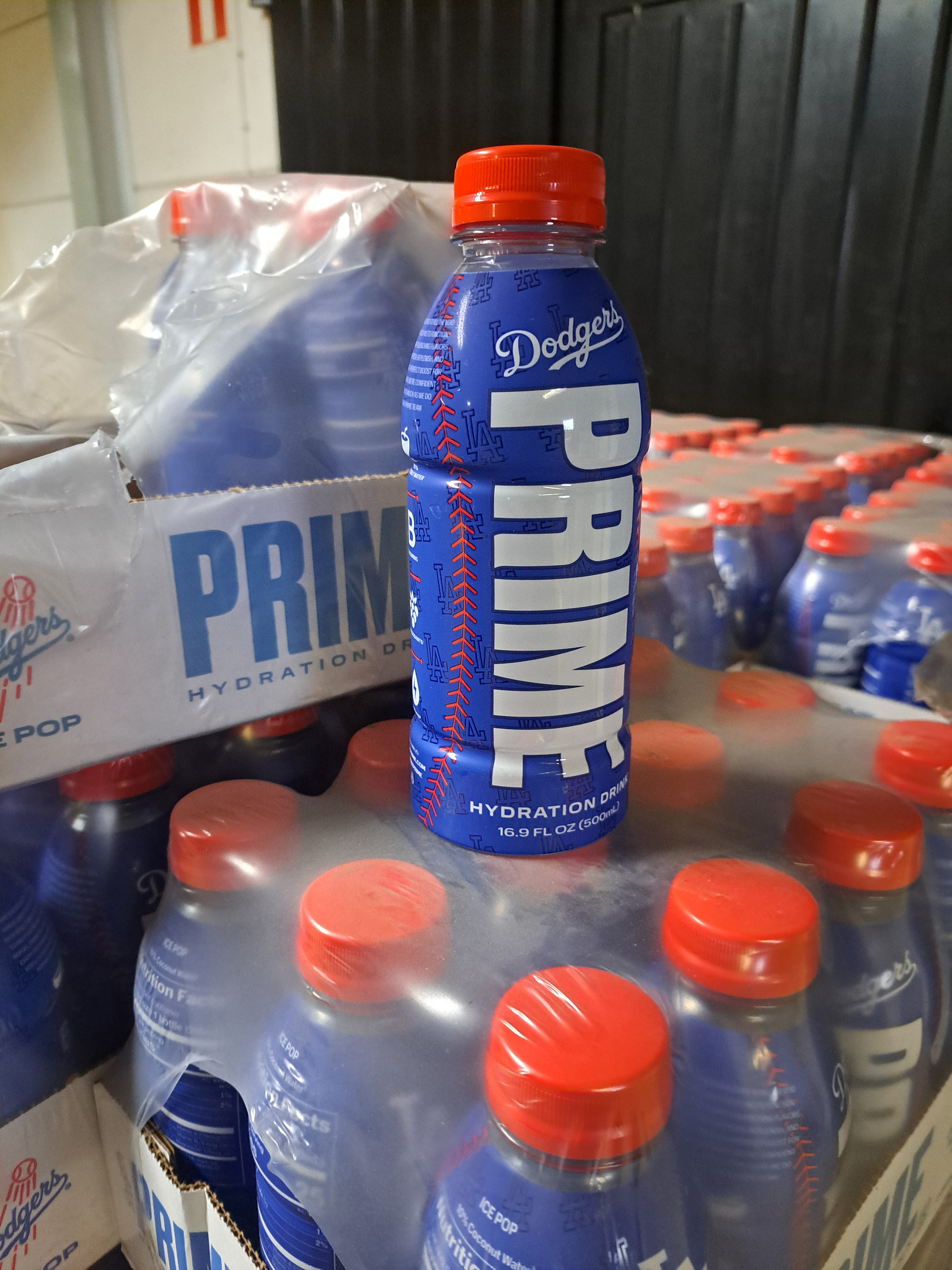 Prime LA Dodgers - Pall med 1308 st 50 cl - Auktioner online ...