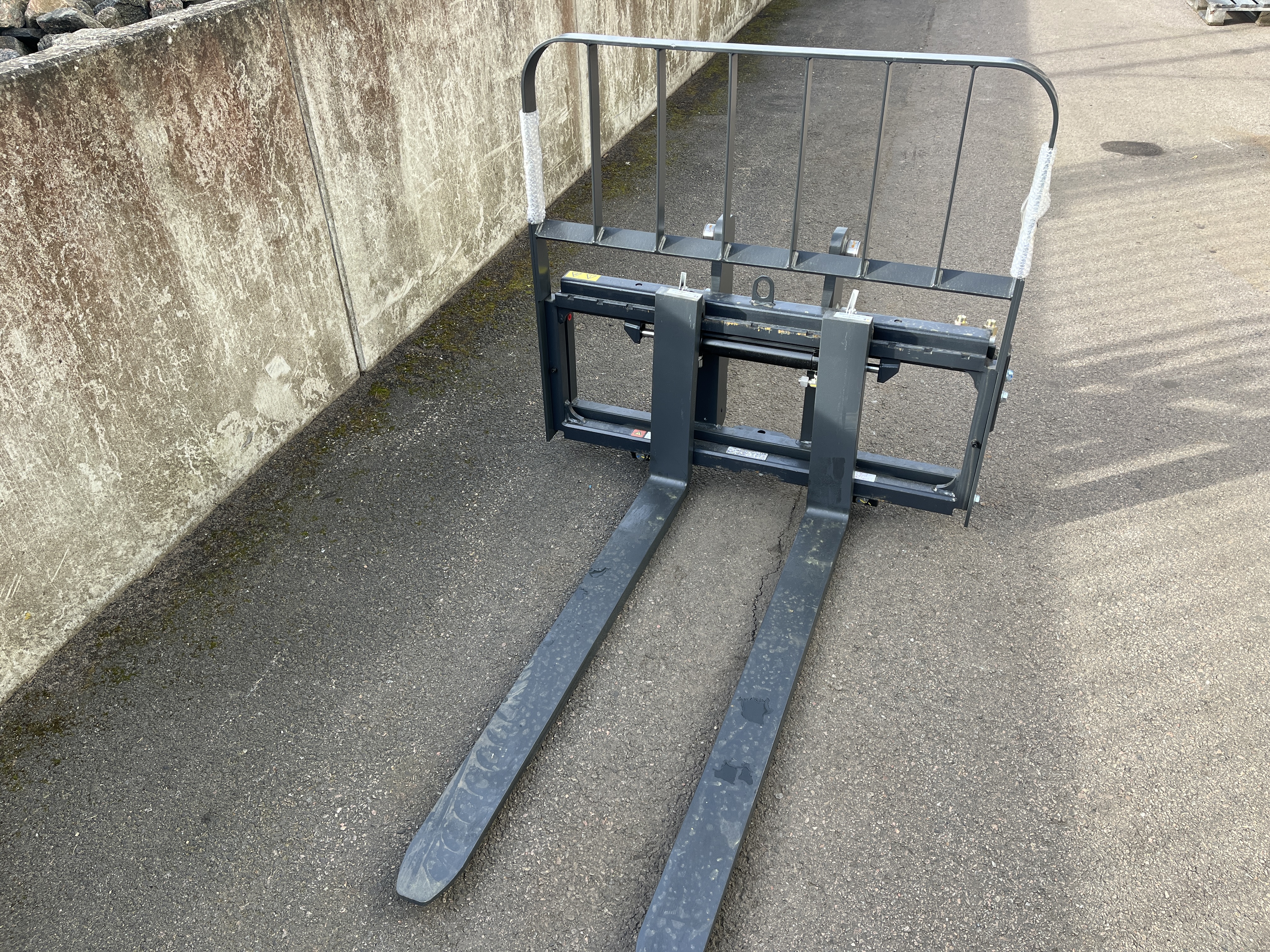 Gaffelvagn med justerbara gafflar 100x40 mm - Auktioner online ...