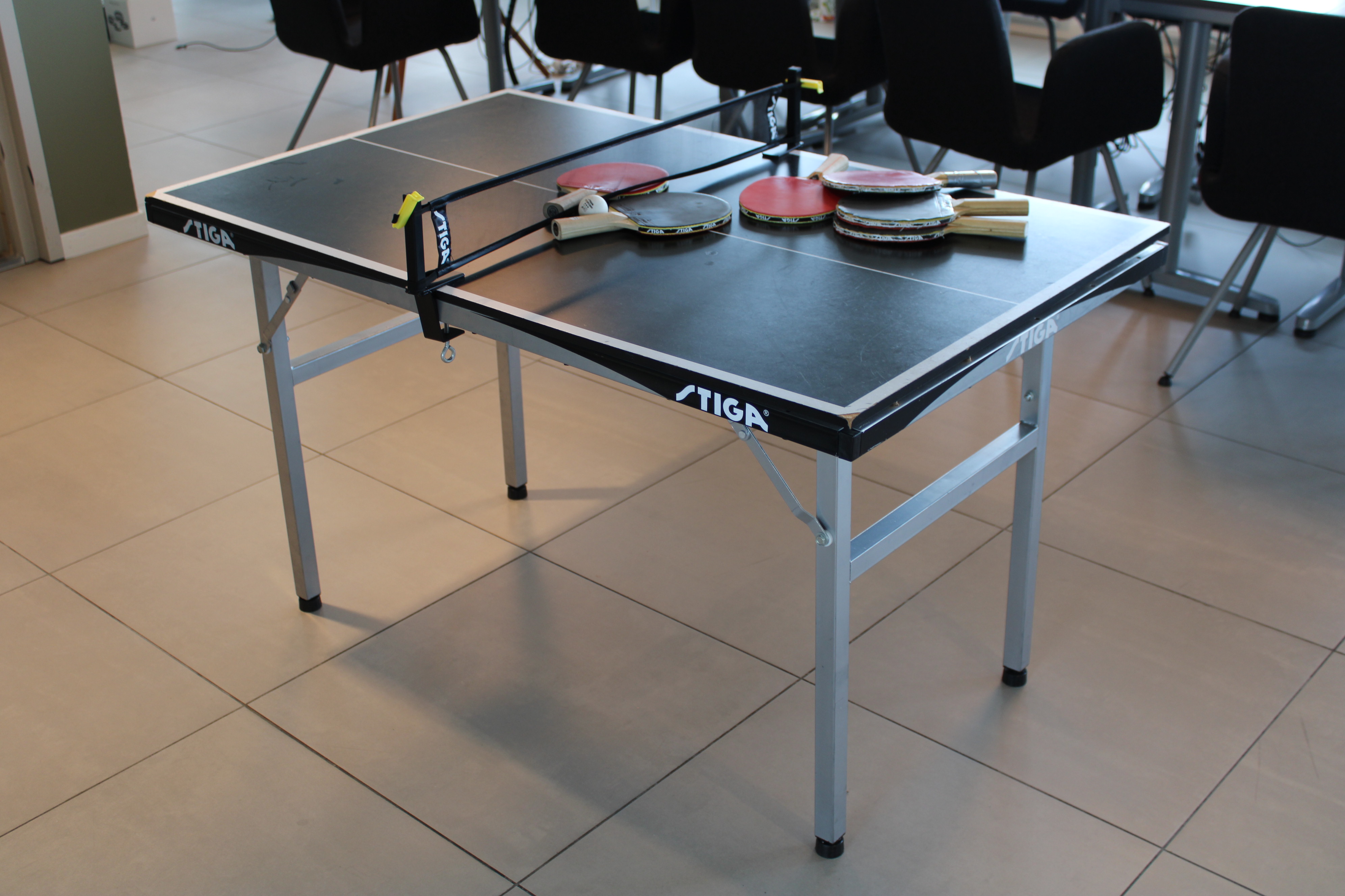 Pingisbord mini Stiga och 6st pingisrack - Auktioner online ...