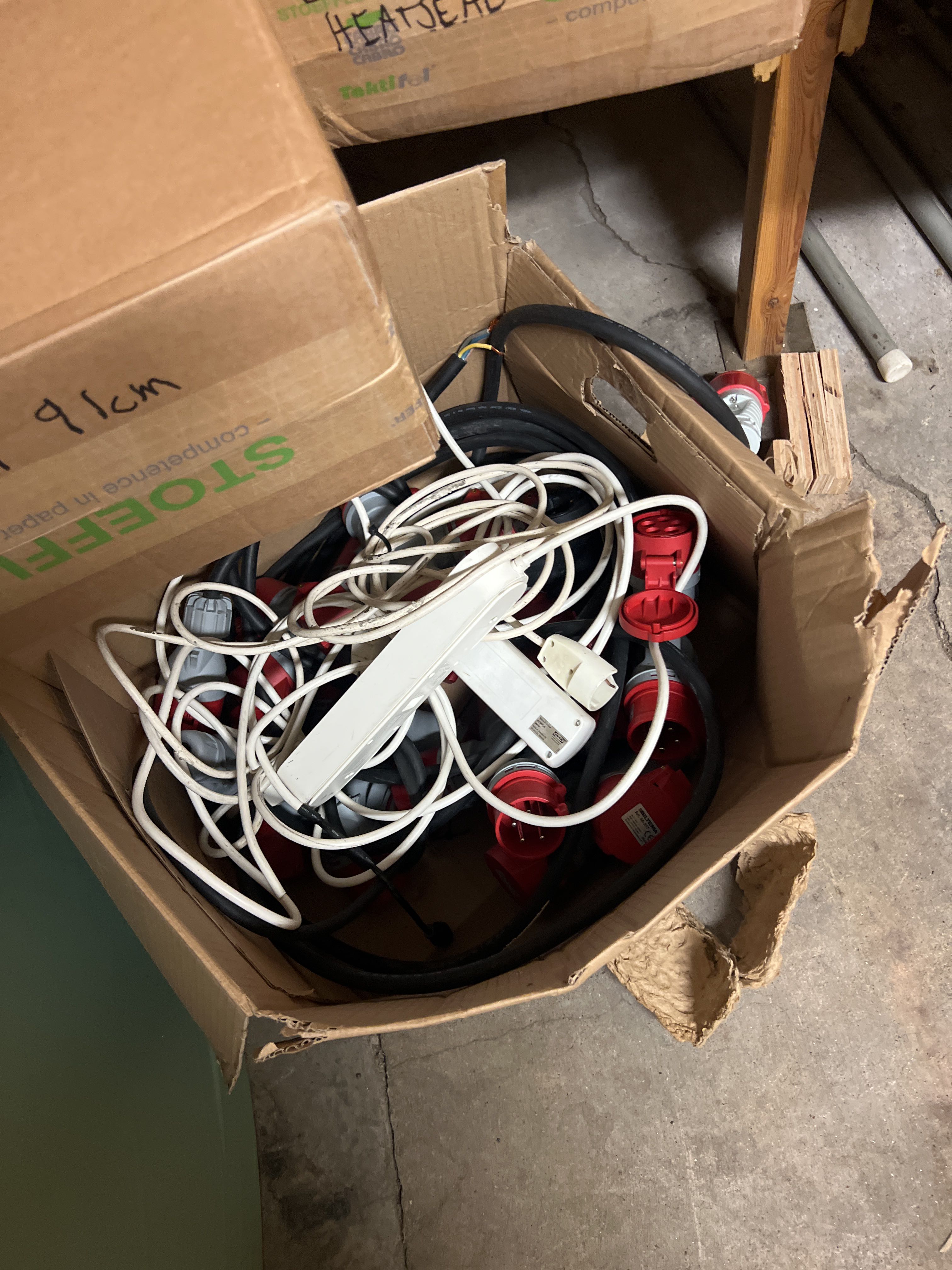 Carts, Cabling, Boxes & miscellaneous - PS Auction - We value the ...