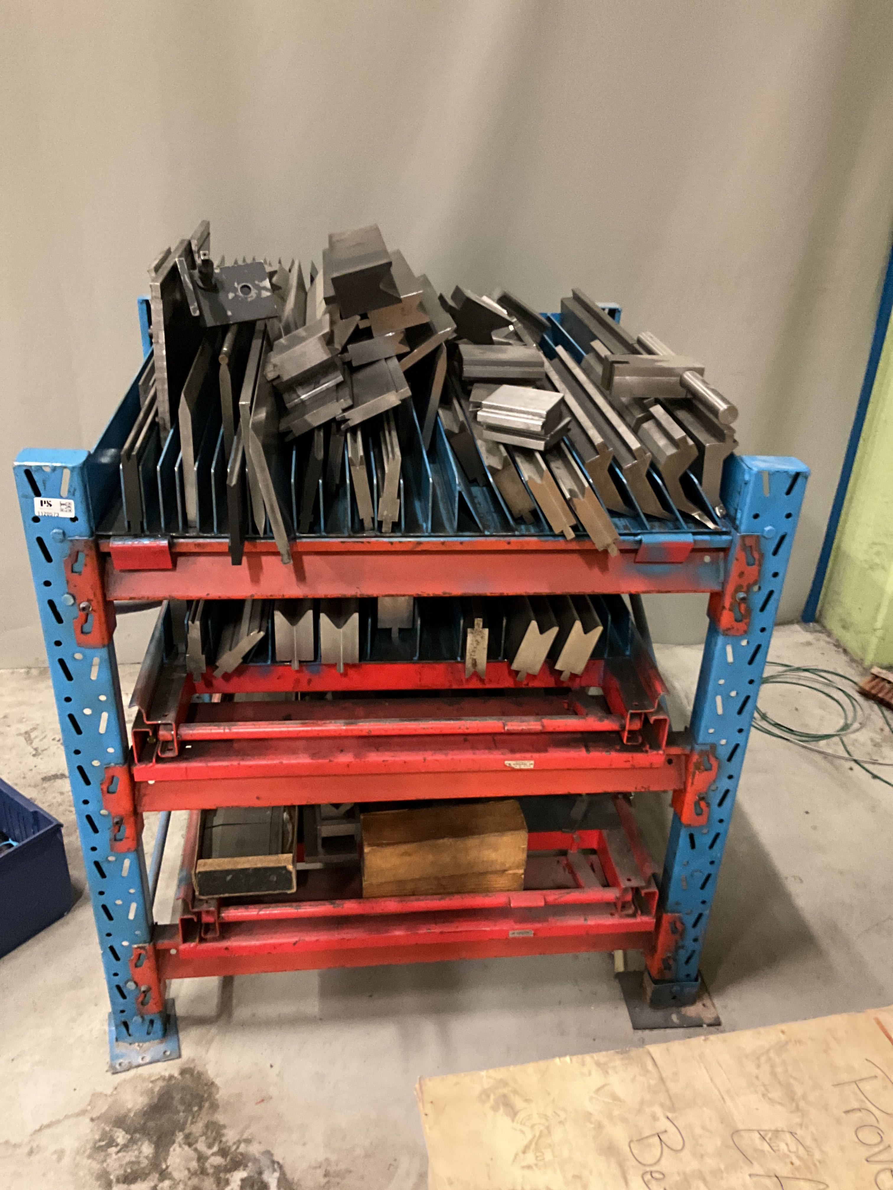 Parti med verktyg till kantpress urviken EKP-H99-160 - Auktioner online - Nätauktioner ...