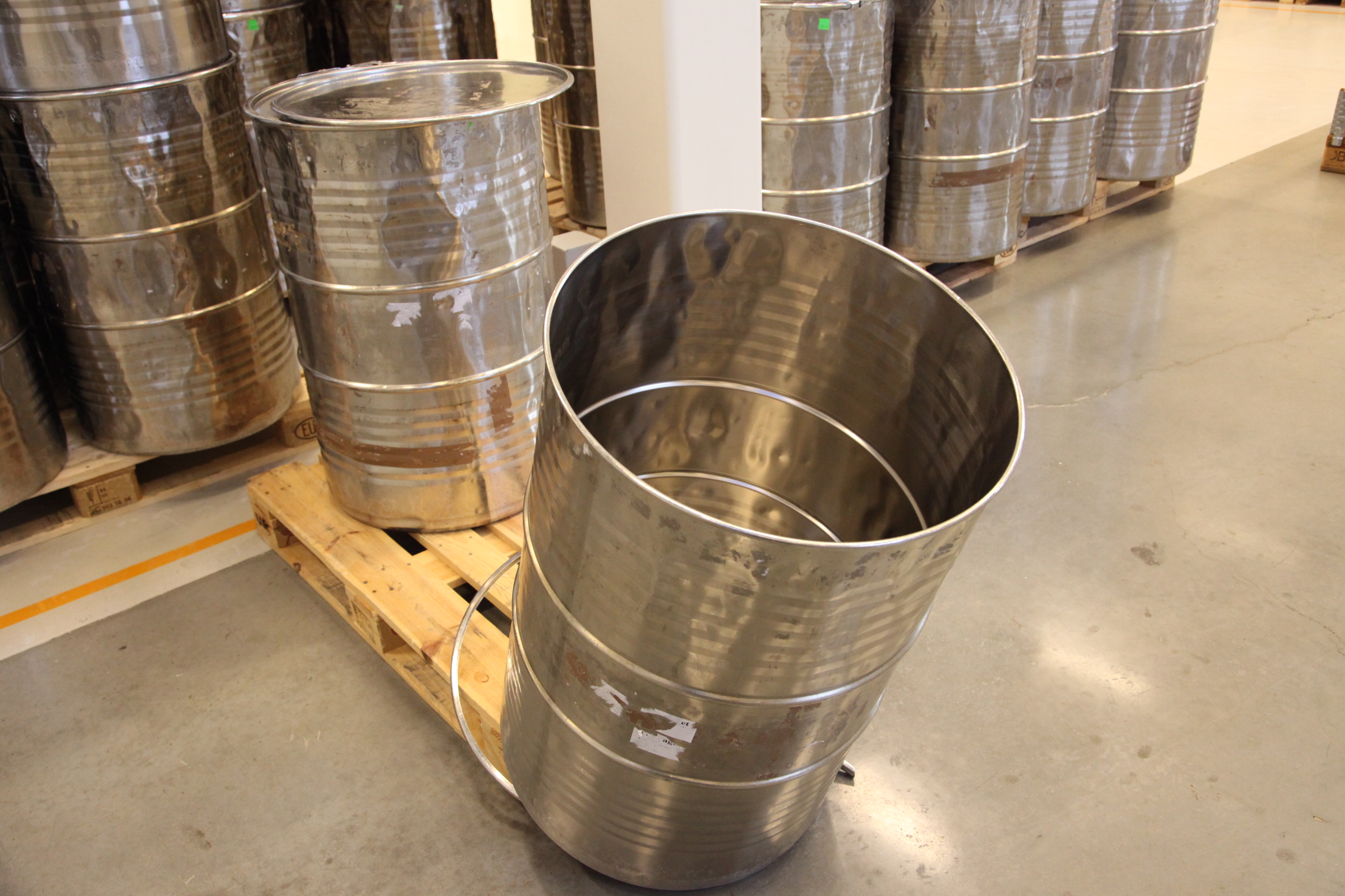 10 st Muller rostfria fat med lock - Auktioner online - Nätauktioner ...