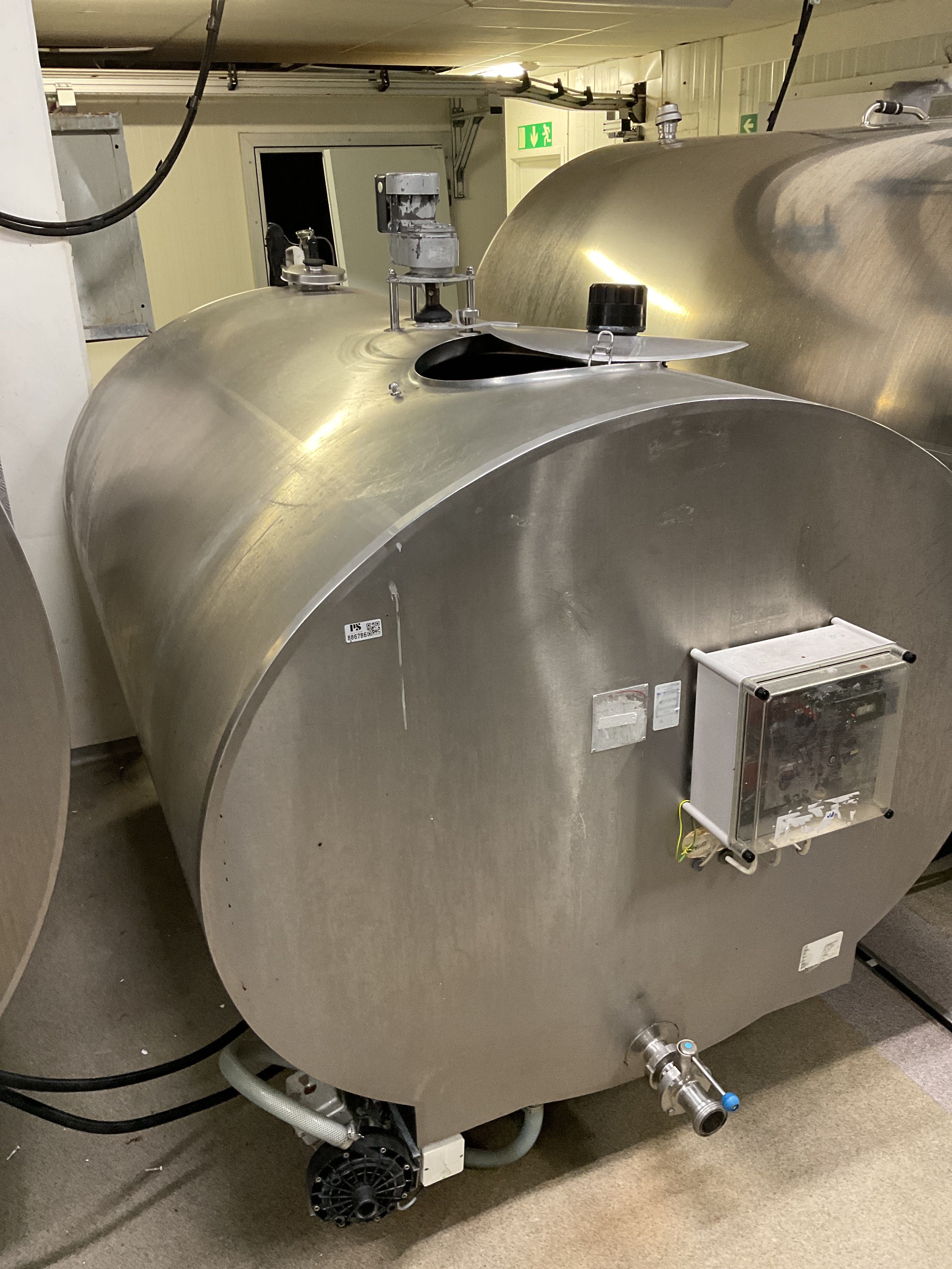 Stainless maturation tank with cooling 2500Liters - PS Auction - We ...