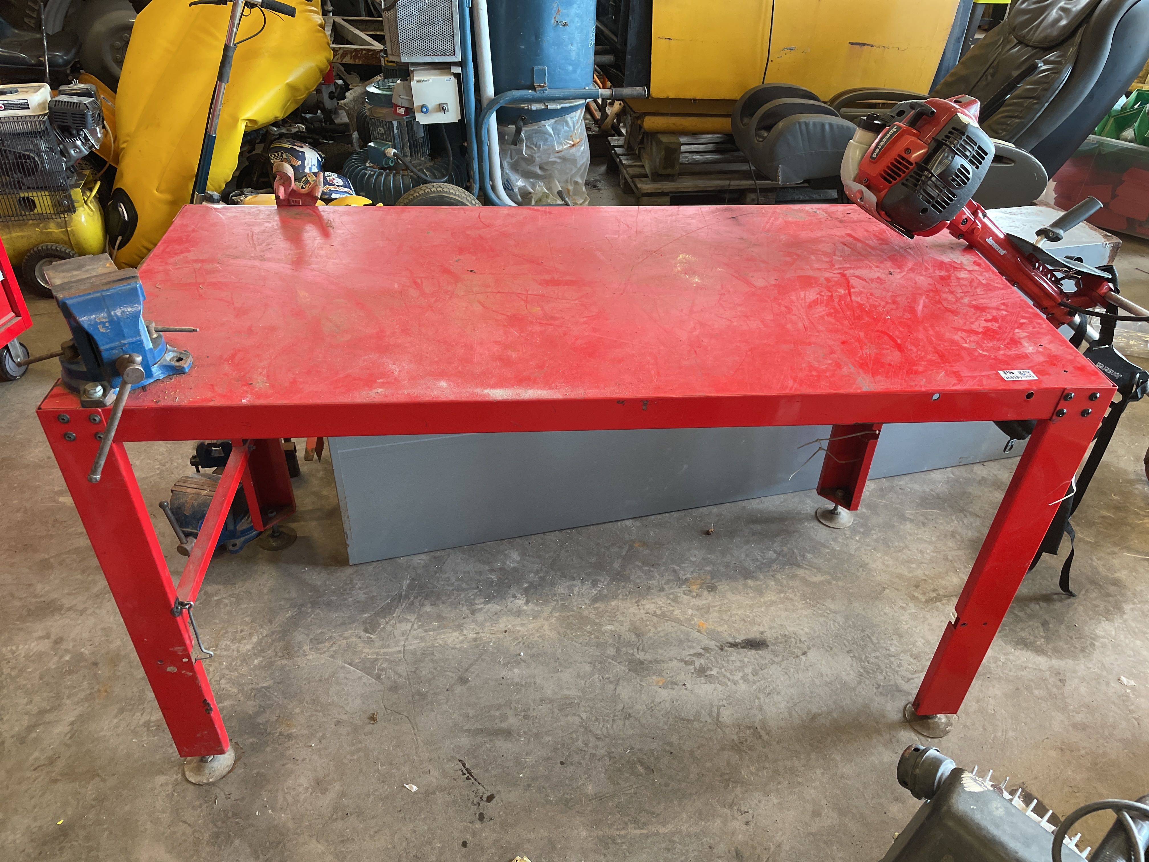 Workbench with vise - PS Auction - We value the future - Largest in net auctions