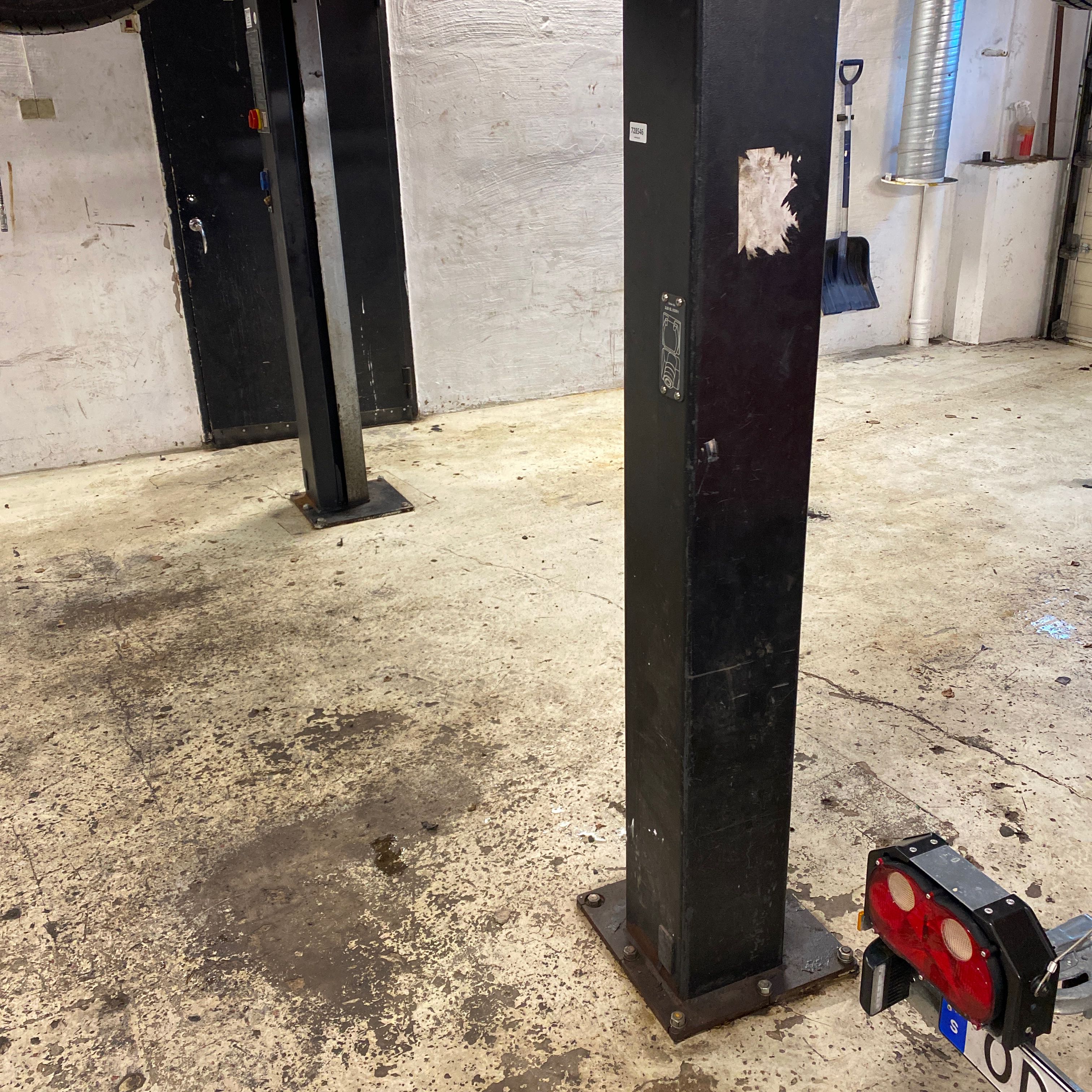 Two-pillar lift 3000kg - ATT - PS Auction - We value the future ...