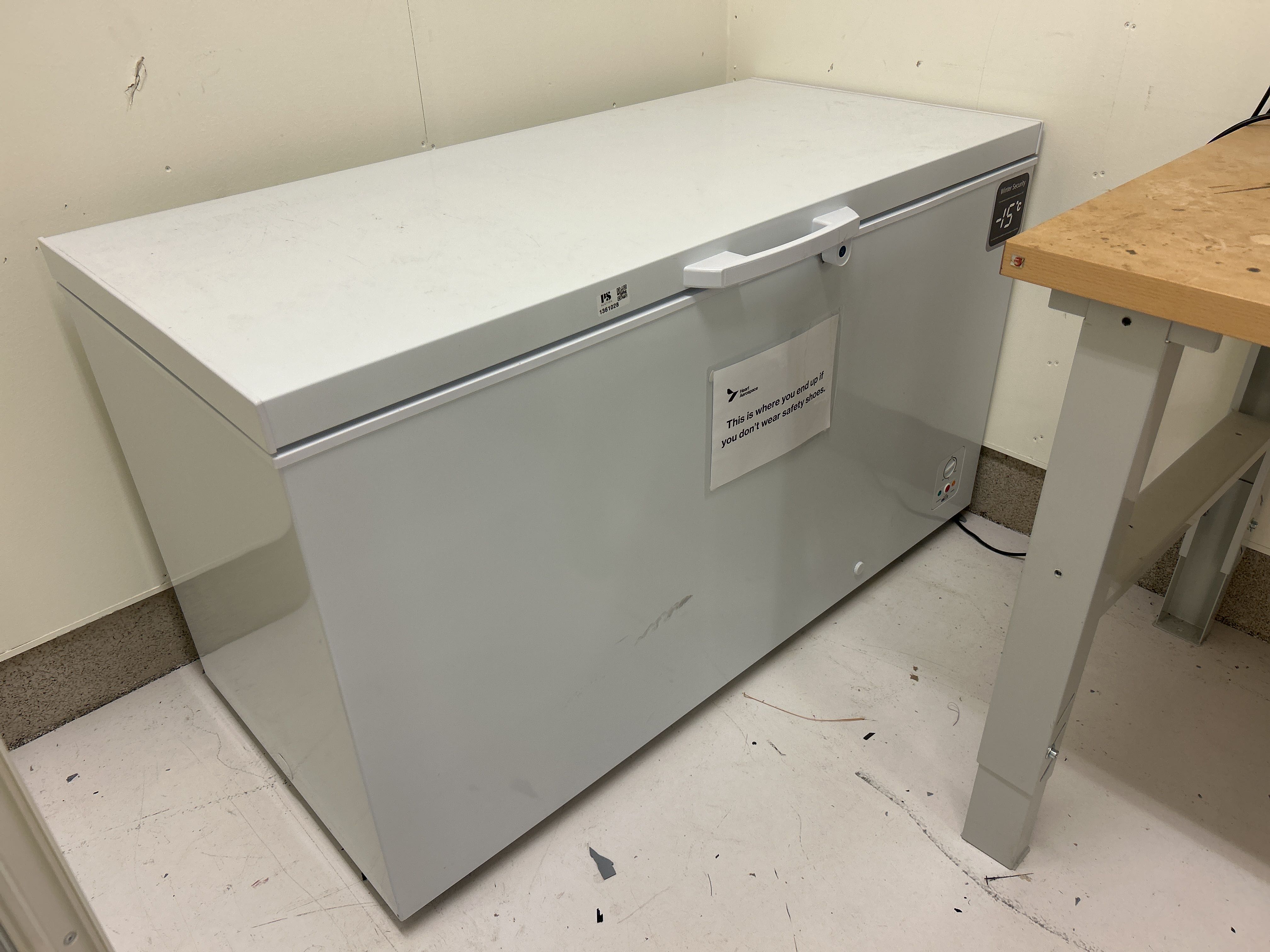 Frysbox med innehåll - Logik LCF420W23E - Auktioner online ...