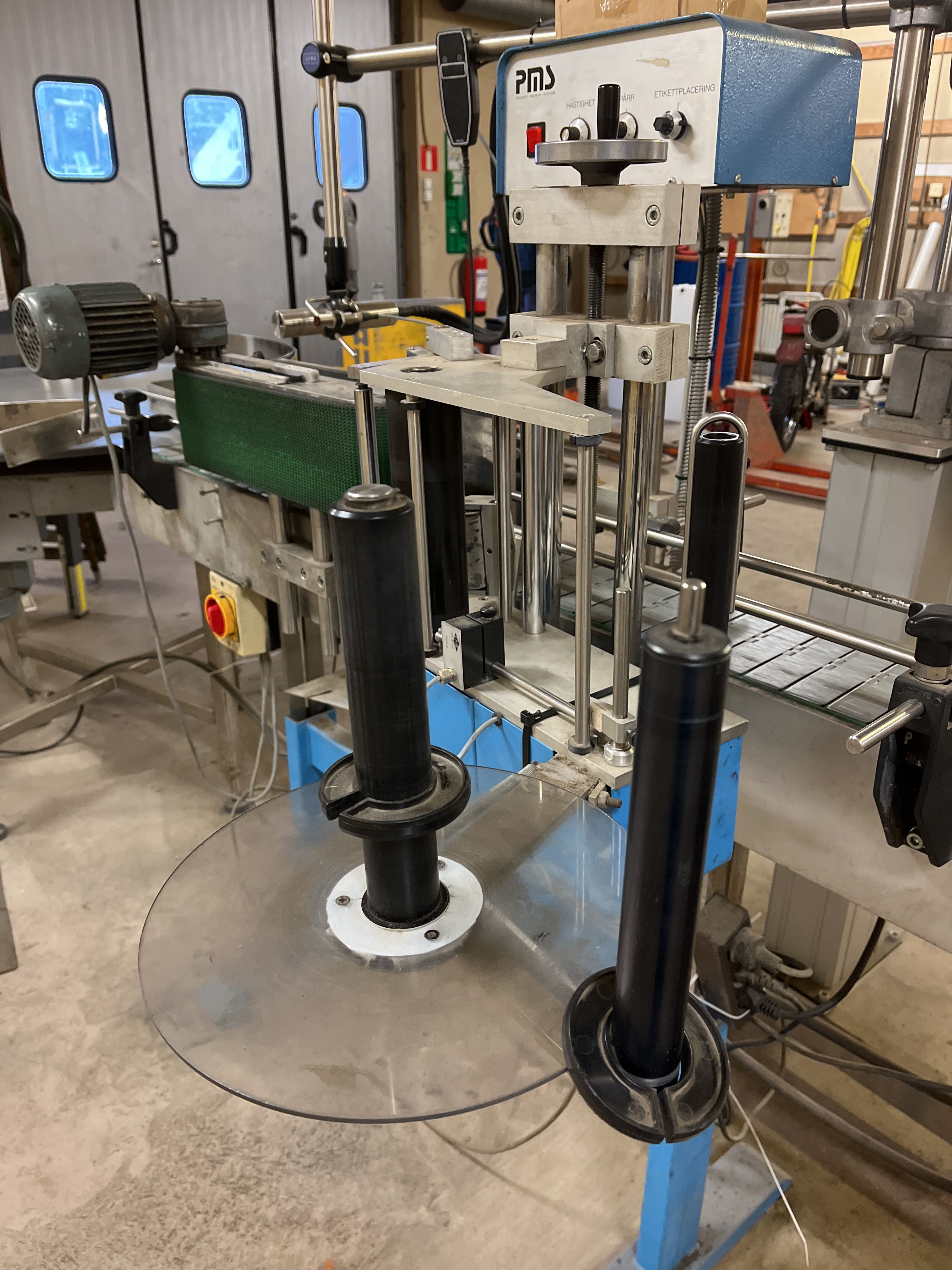 Filling line for liquids - 2 machines with collection tables - PS ...