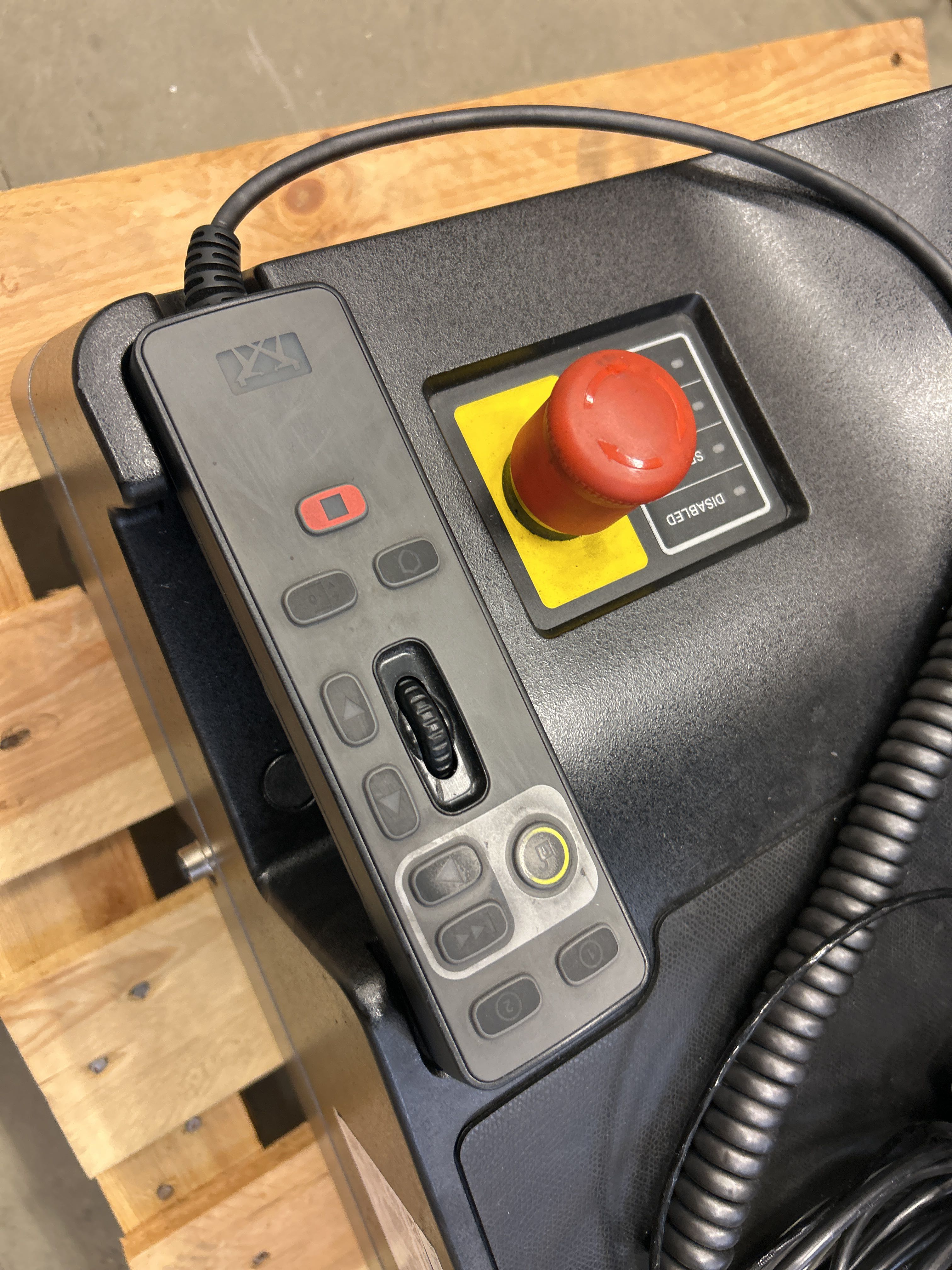 Dragprovningsmaskin - Instron 68SC-2 - Auktioner online - Nätauktioner ...