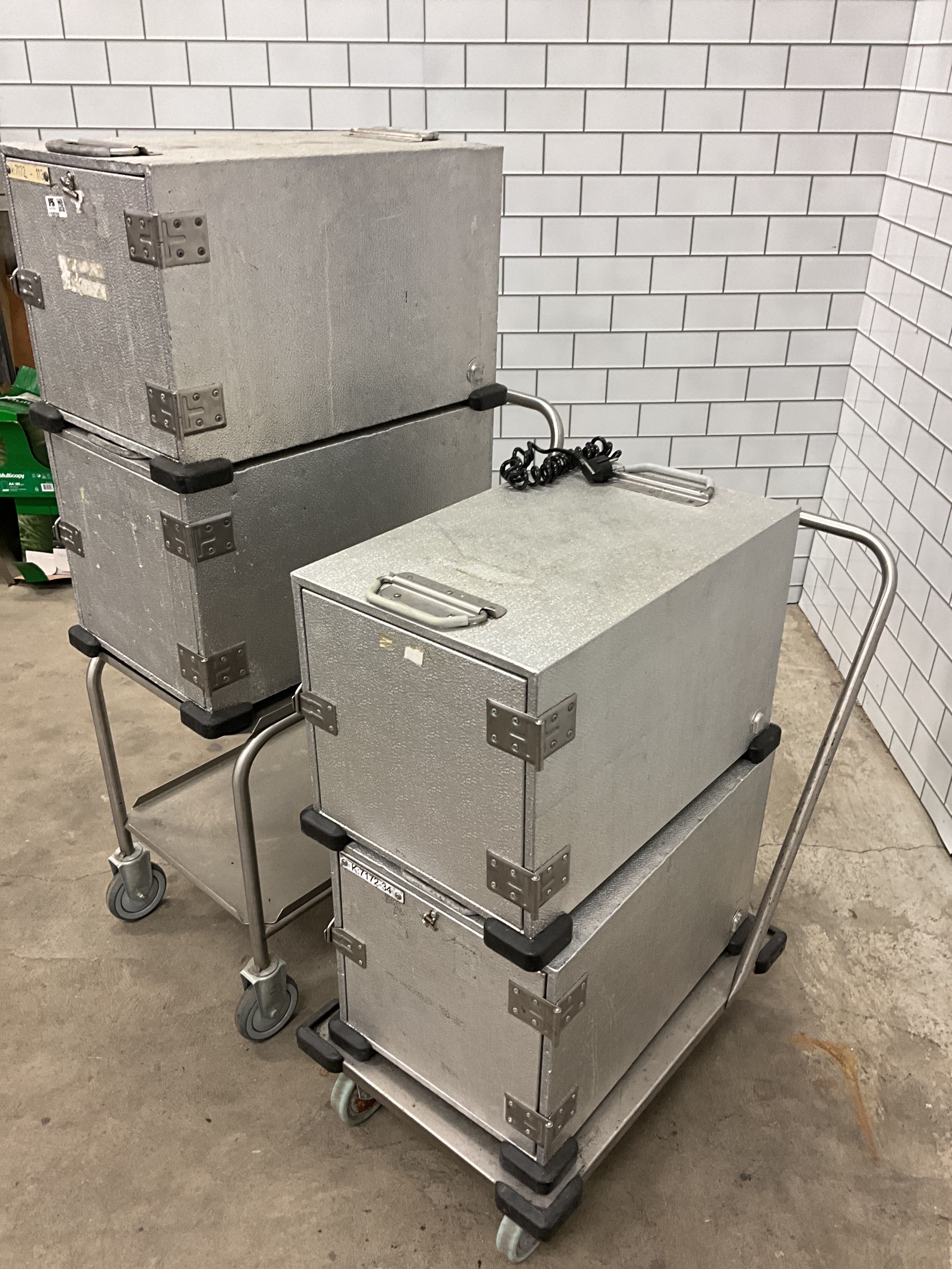 2 Stainless steel trolleys with 4 heating cabinets SDX - PS Auction ...