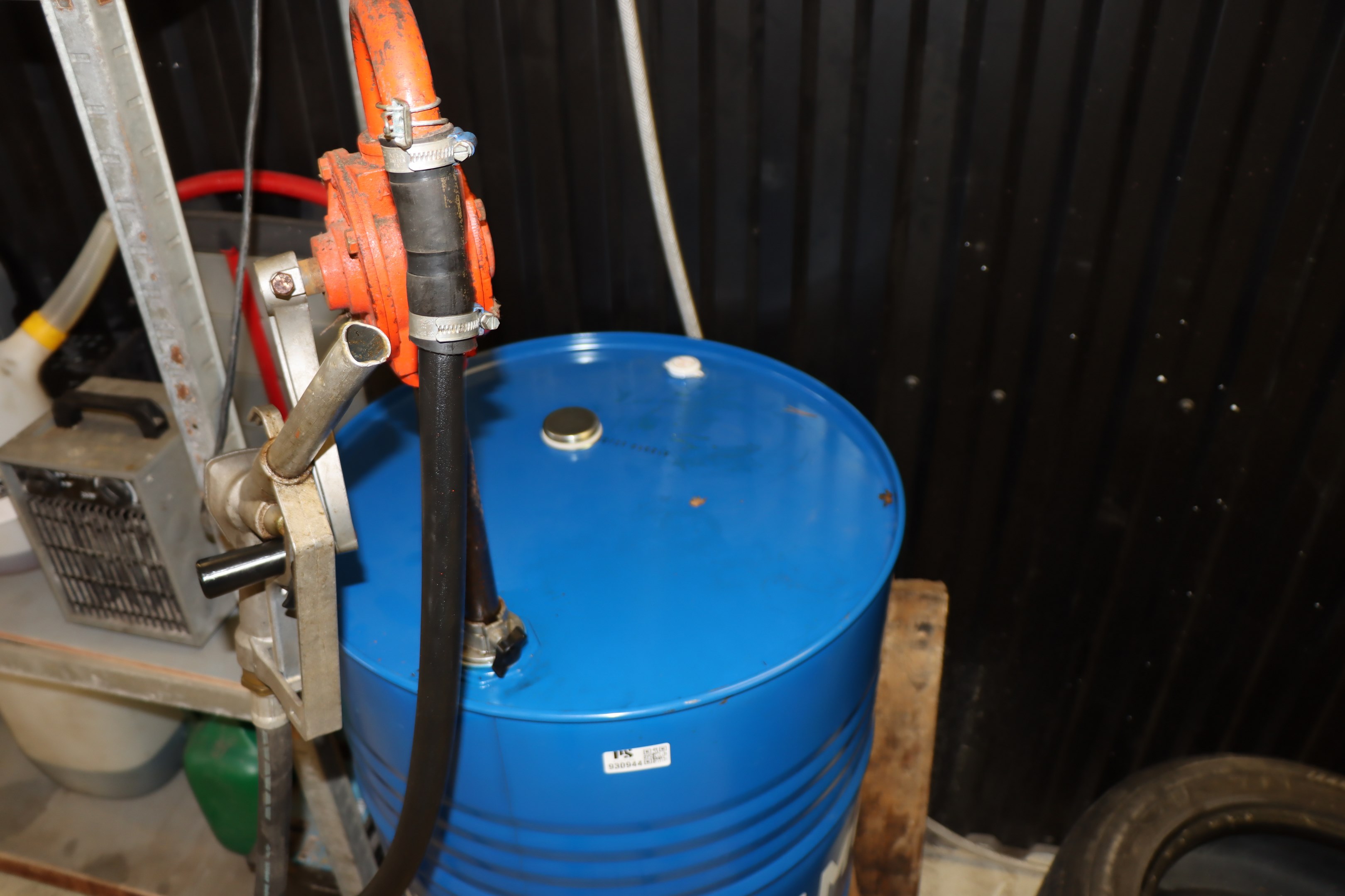 Oil drum, pump approx. 180 liters Top Tec 4200 5W-30 Liqui Moly - PS ...