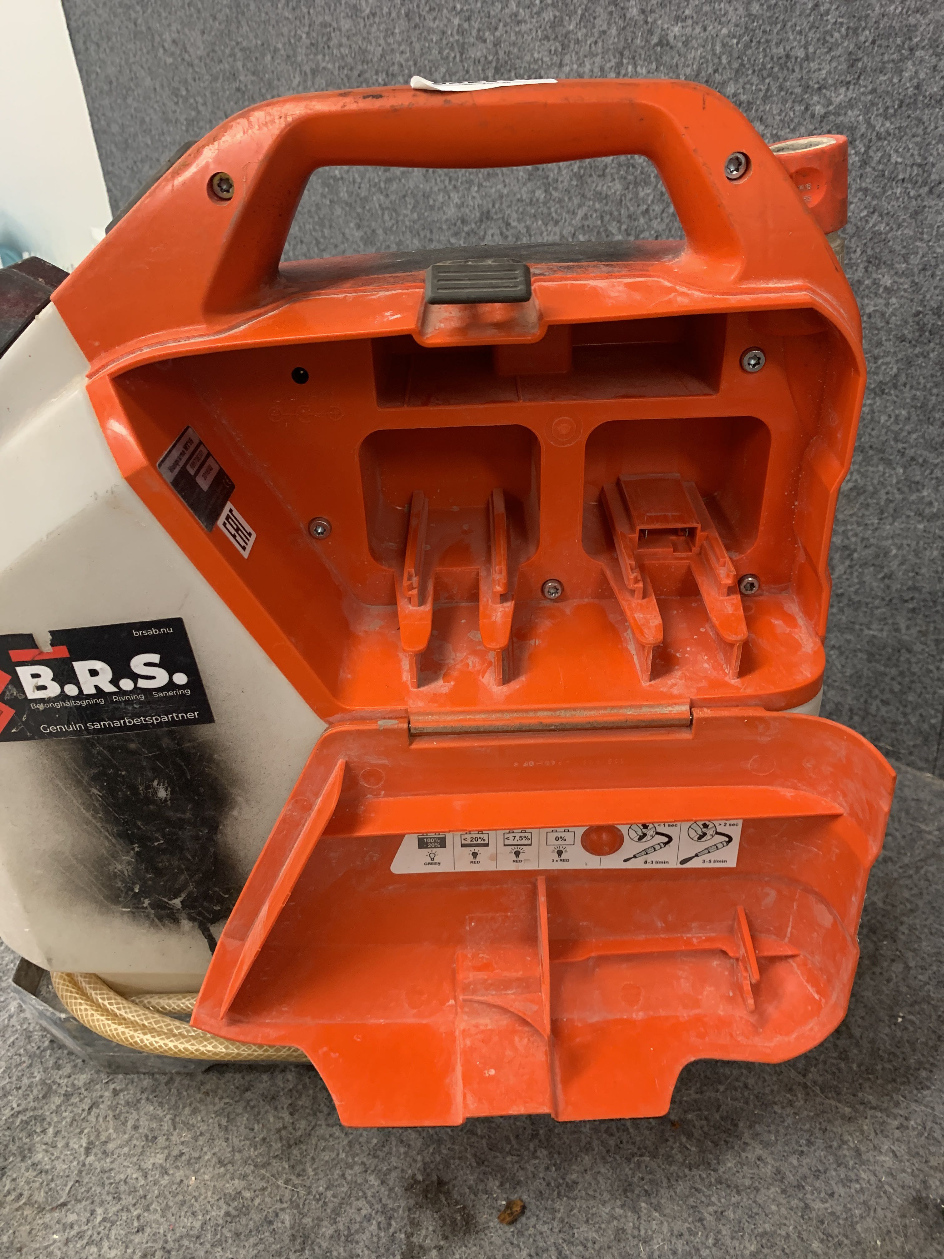 Water tank with pump Husqvarna WT15 - PS Auction - We value the future ...