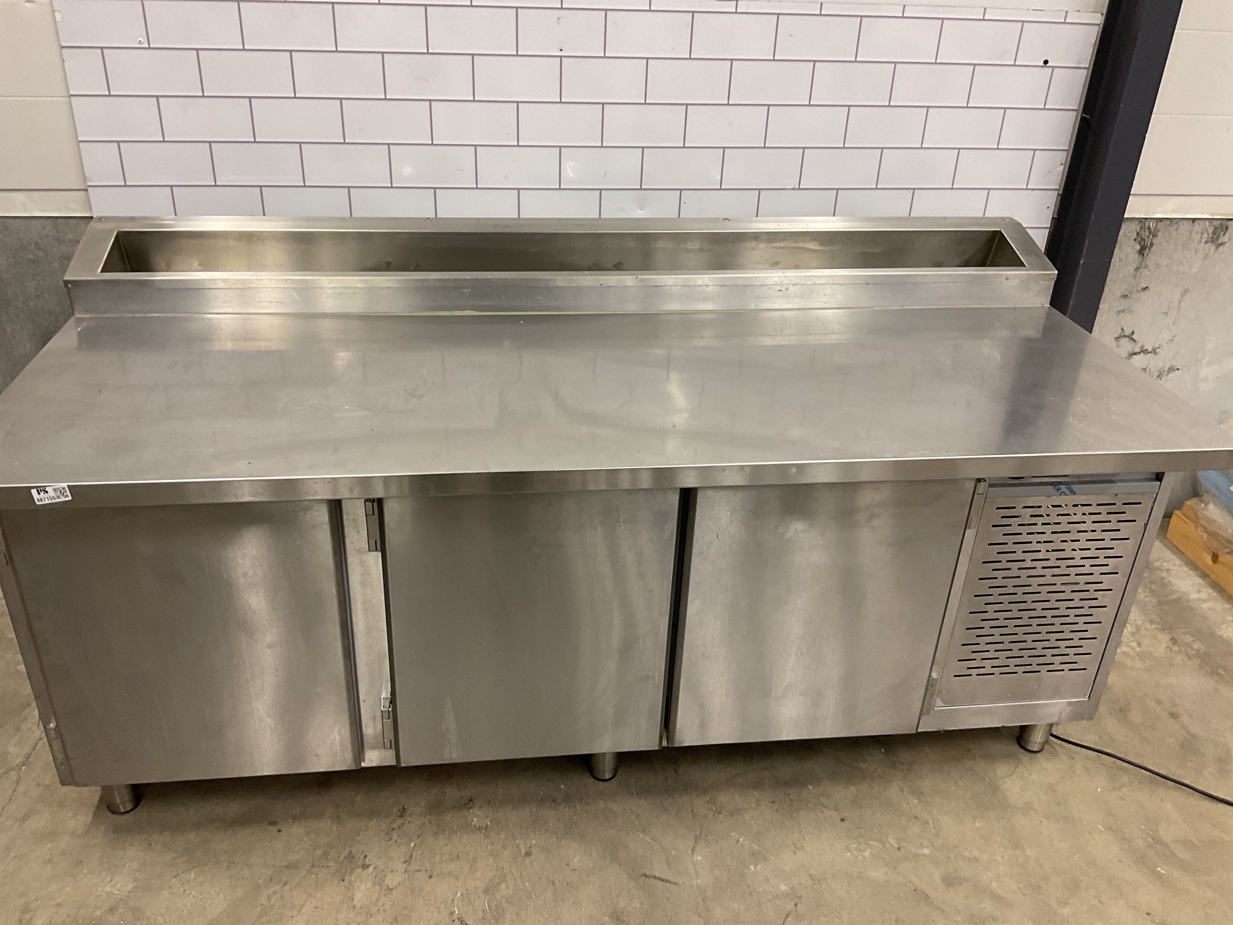 Cooling bench with cooling channel 95D x 210W cm - PS Auction - We ...