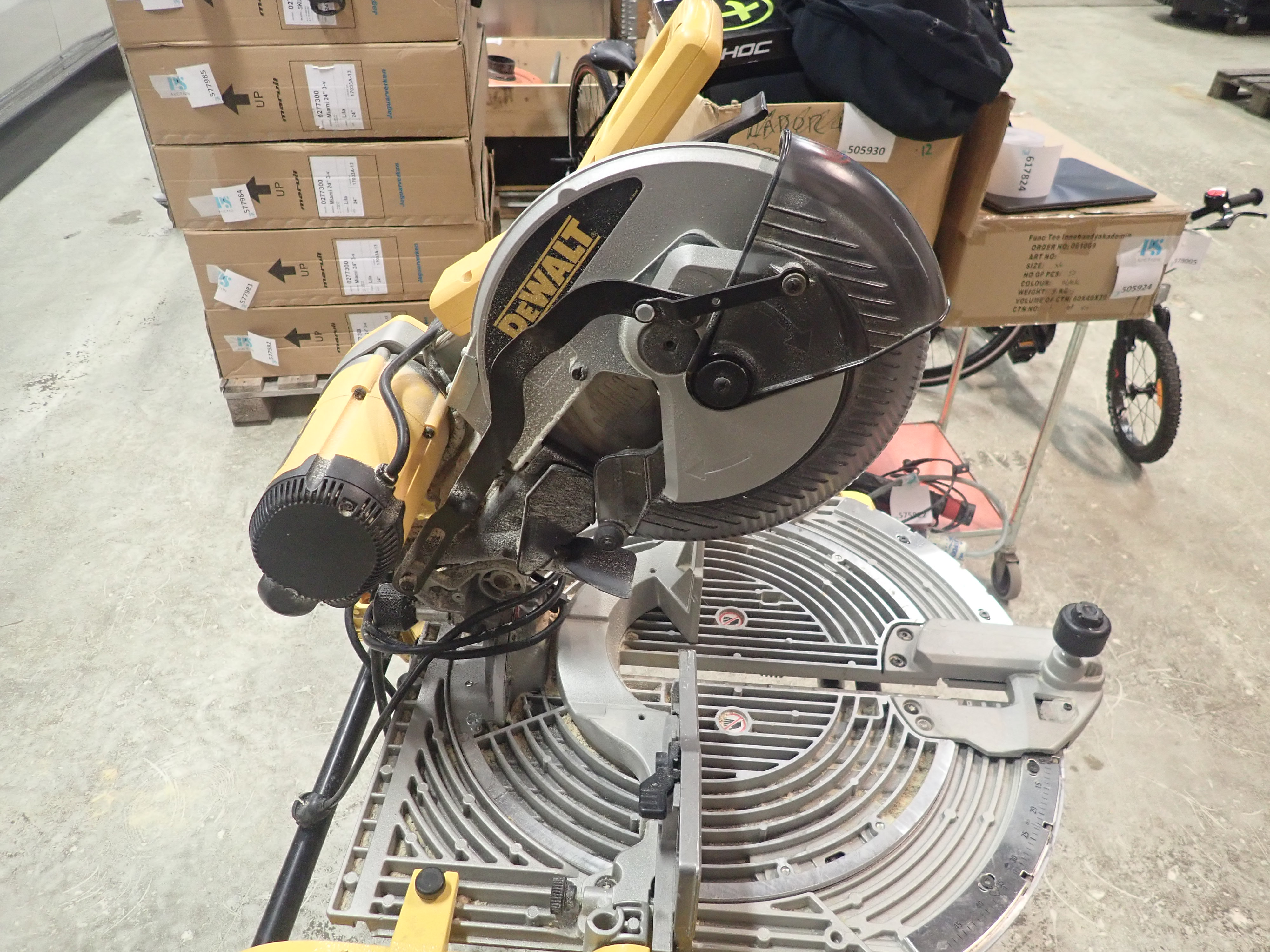Dewalt combination saw D27105 - PS Auction - We value the future ...