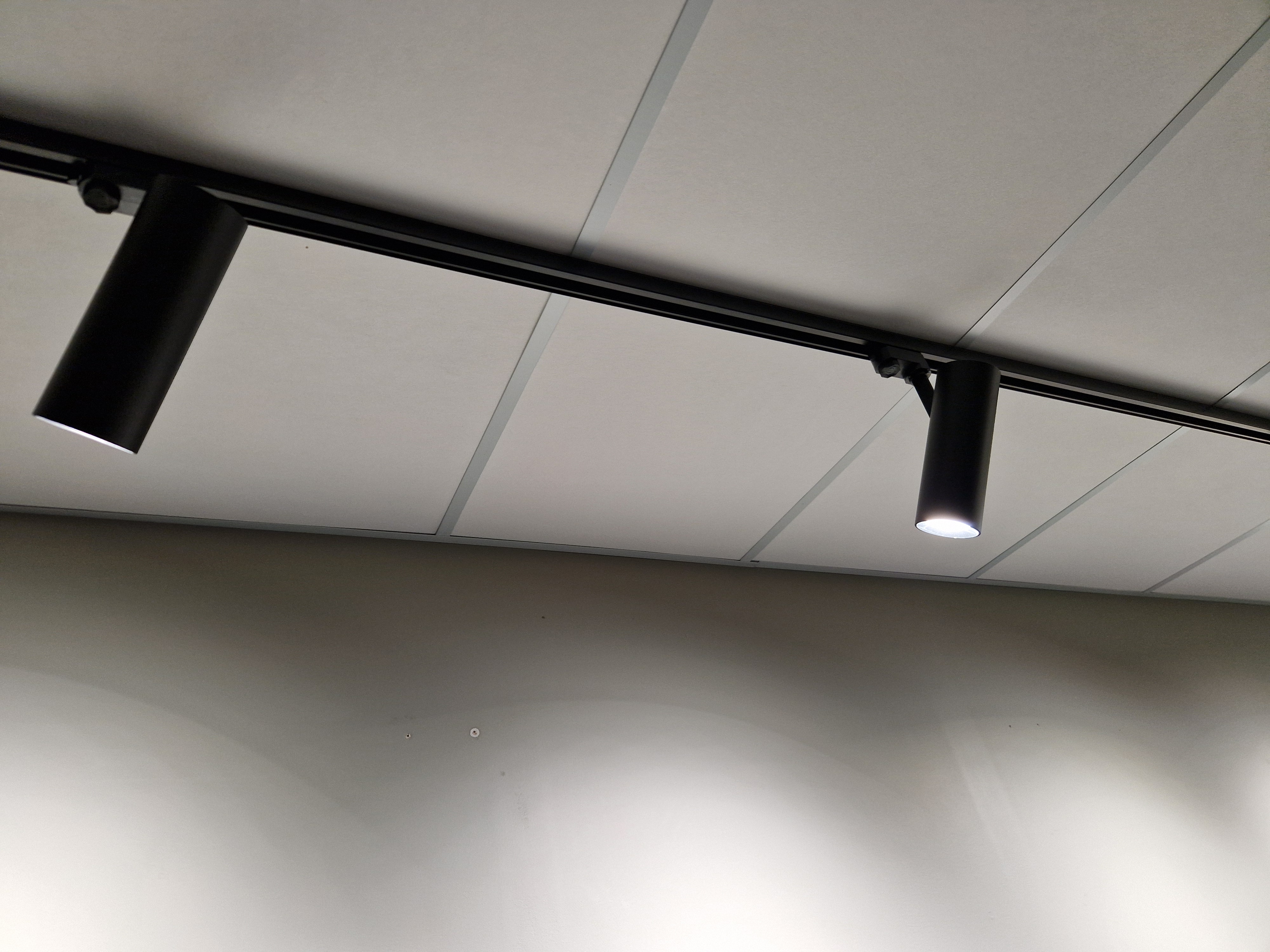 20 new spotlights with rails - Shipping included - PS Auction - We ...