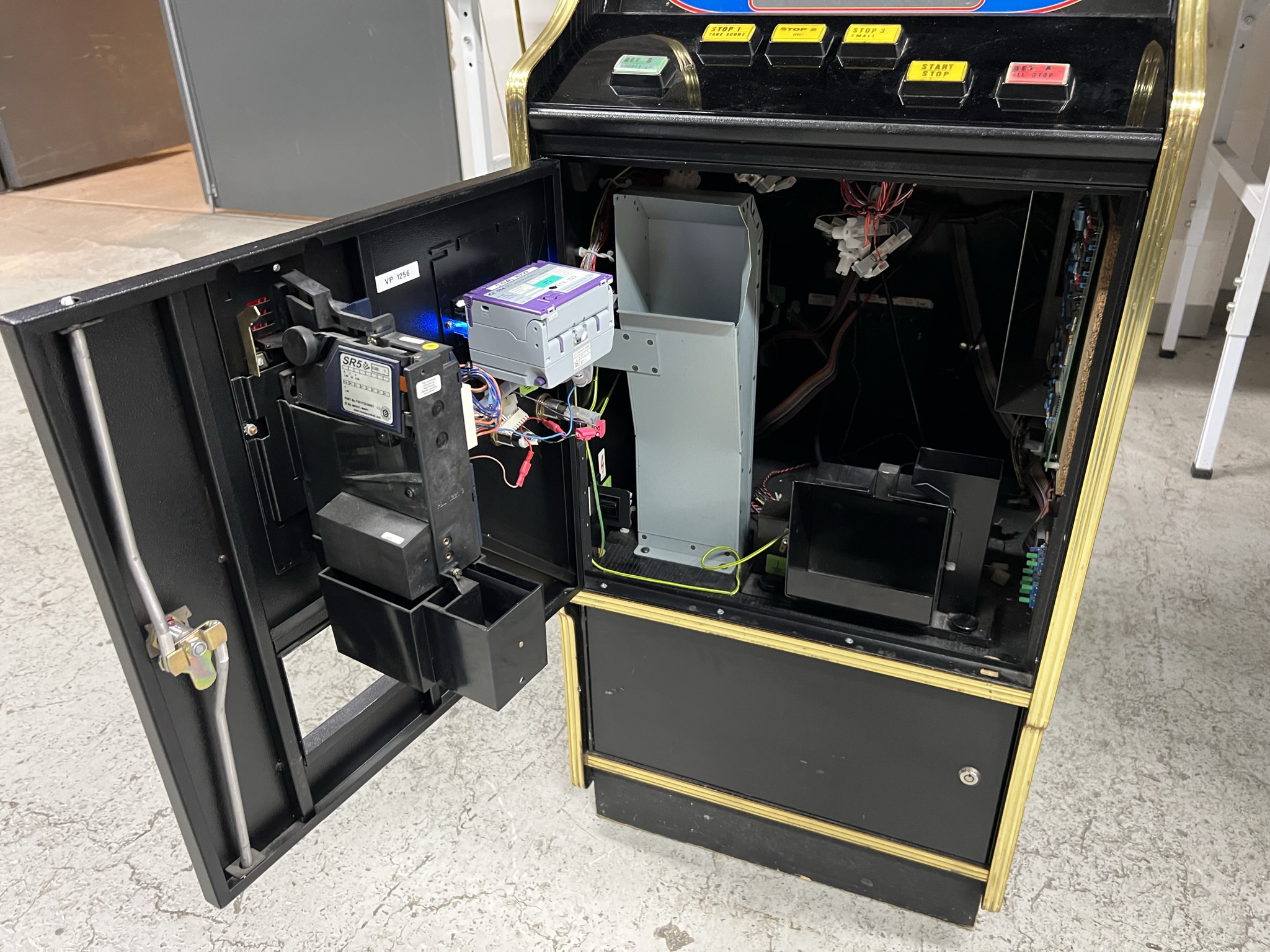 Super cherry master takes new banknotes - PS Auction - We value the ...