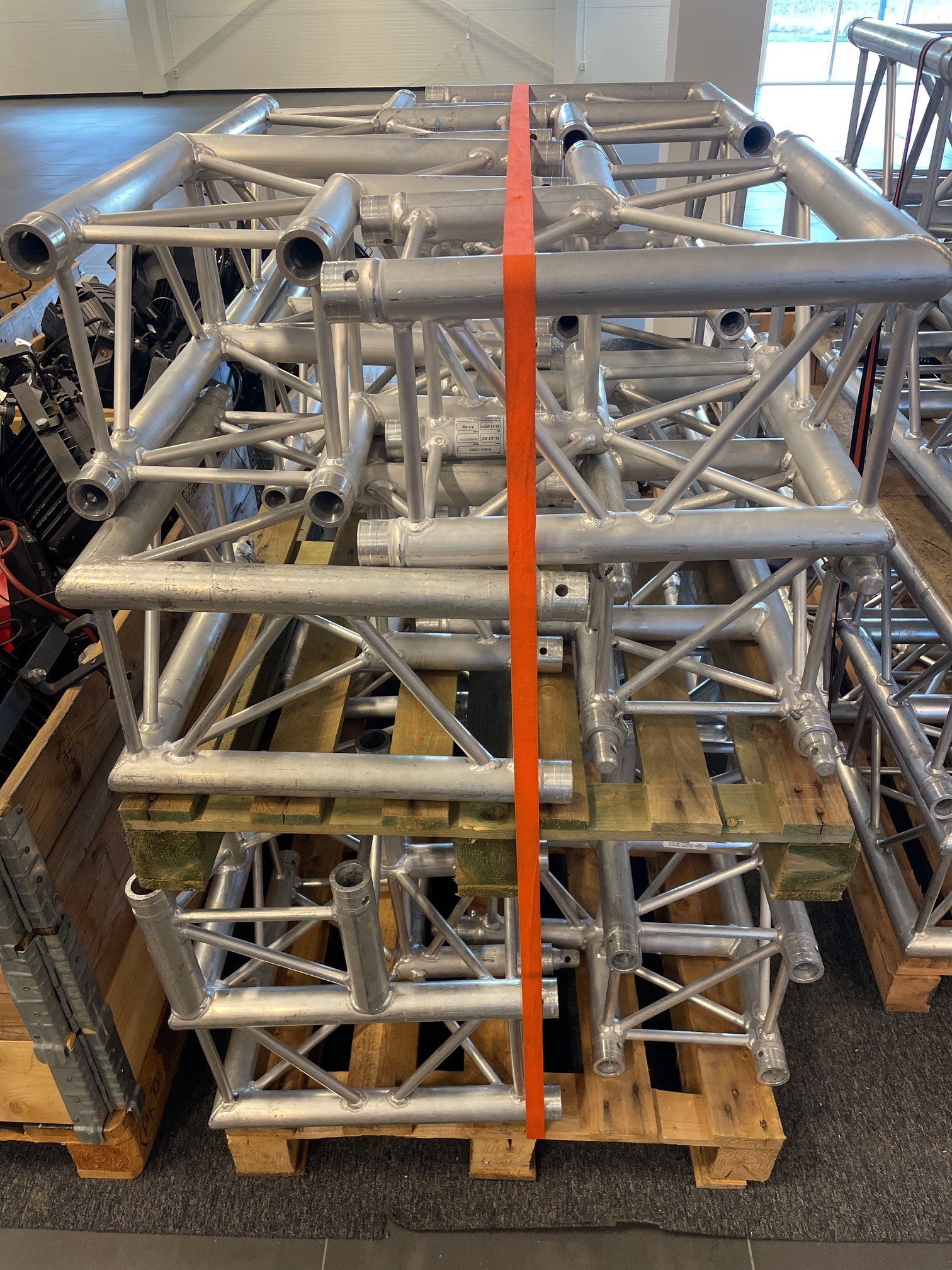 2 pallets rope, Prolyte 2-way corner 90 H30V-C003 - PS Auction - We ...