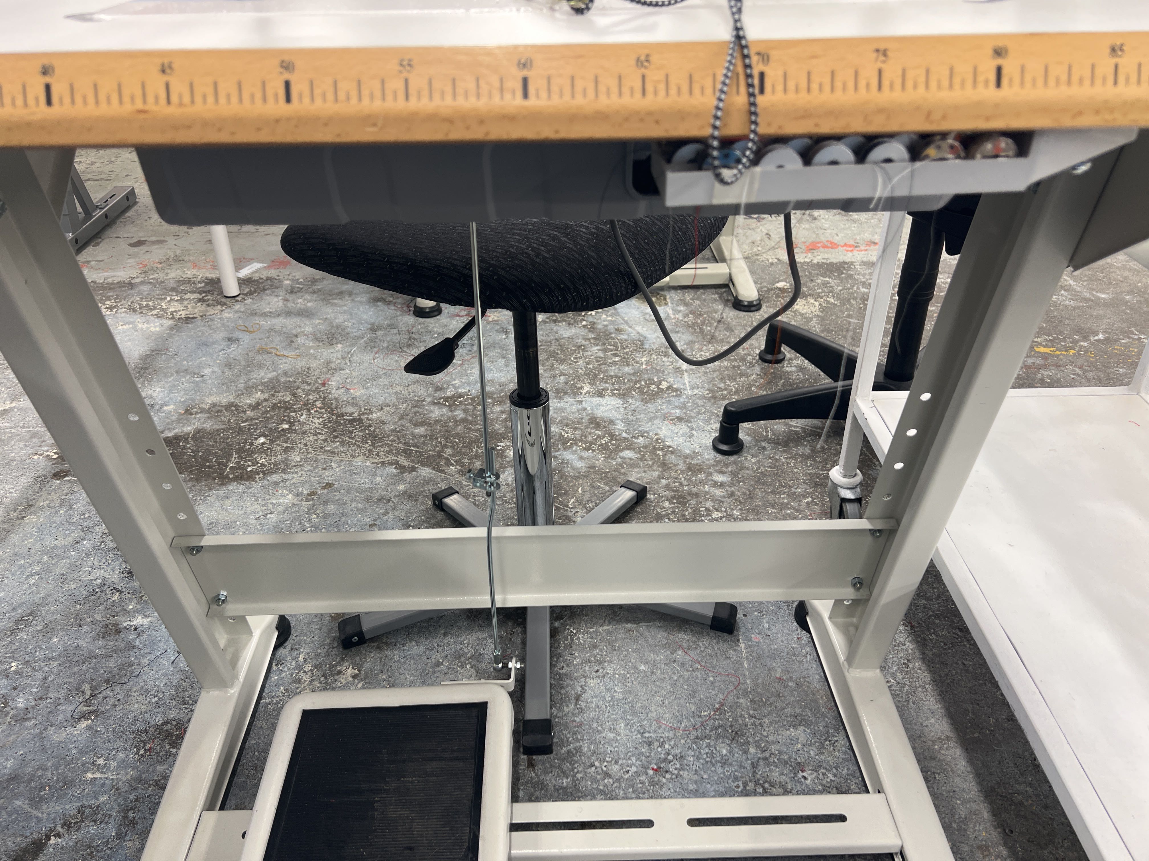 Sewing machine Jack A5 Including table & Pedal - PS Auction - We value ...