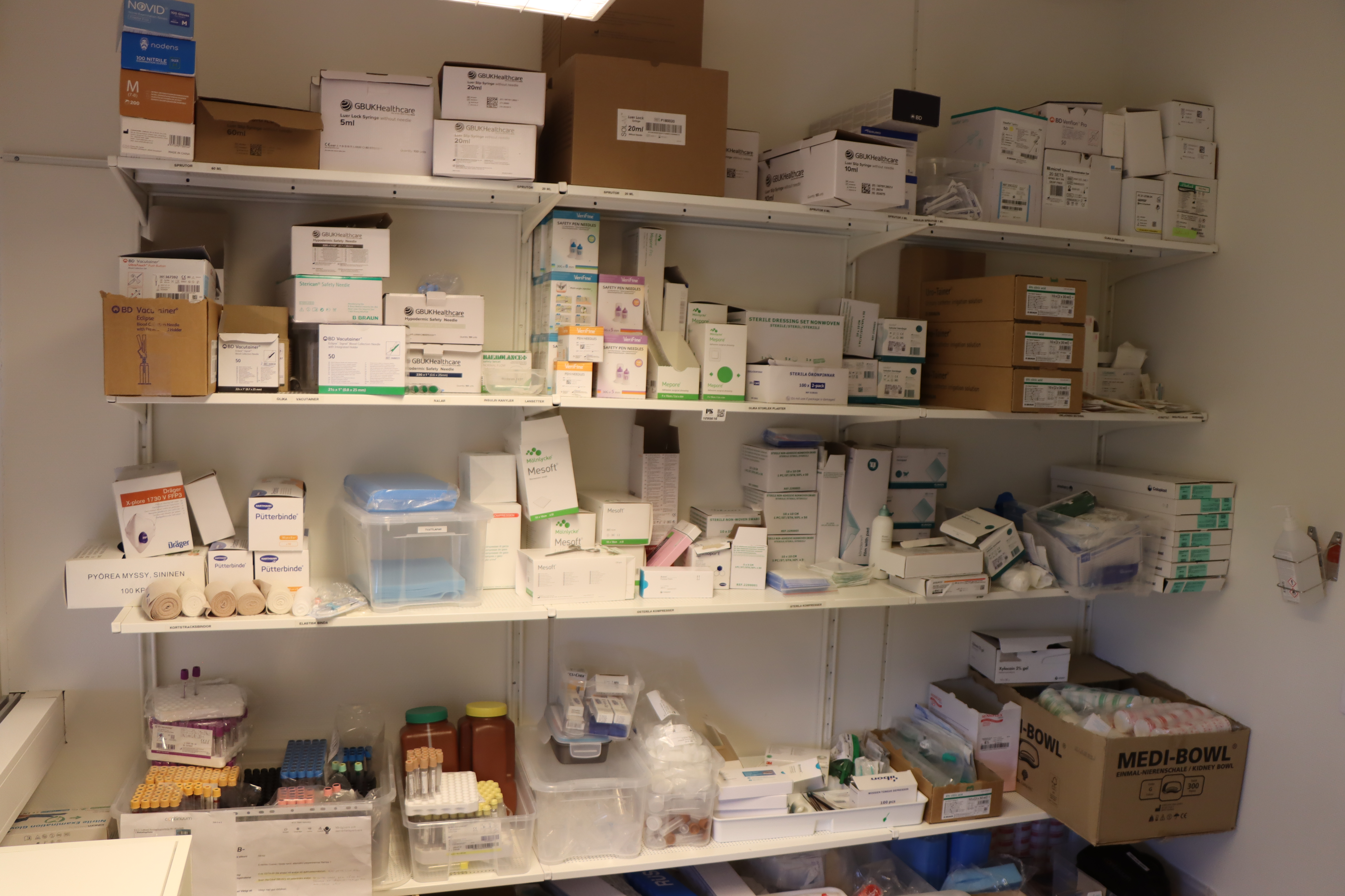 Medical supplies - Everything on the shelves - PS Auction - We value ...