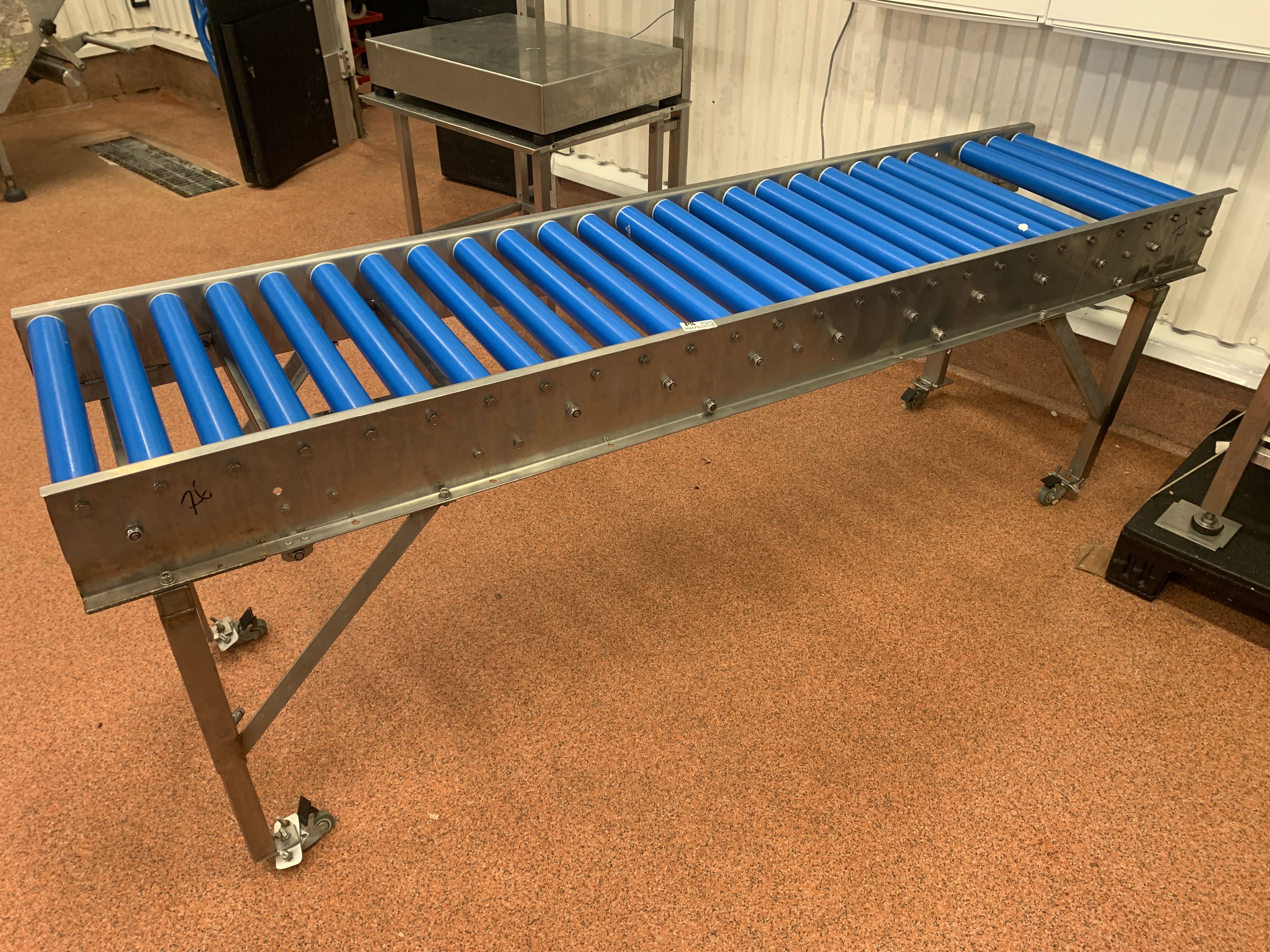 Rullbana 210x53cm - Auktioner online - Nätauktioner & Konkursauktioner ...