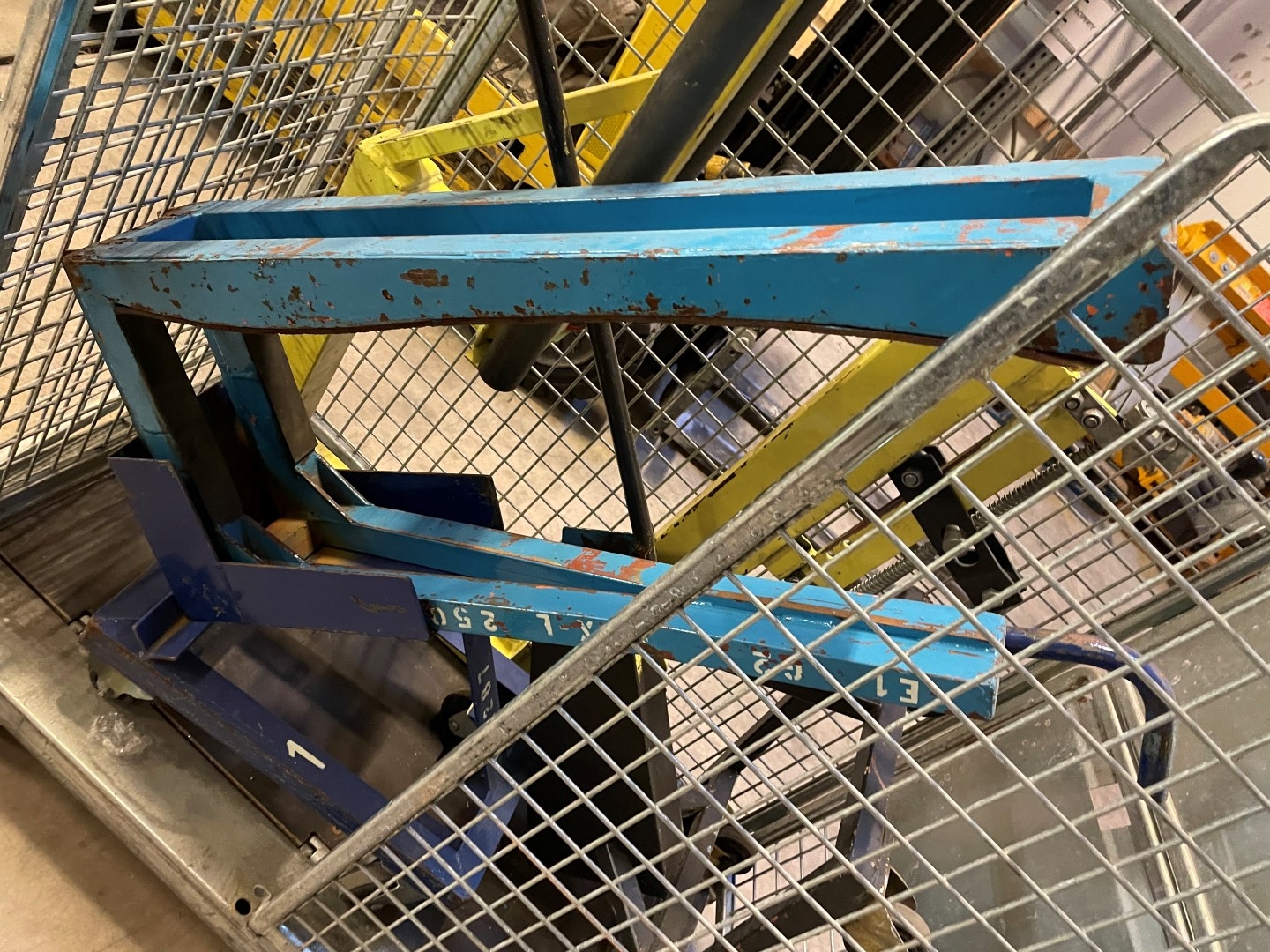 Lifting device for outlet nozzles - PS Auction - We value the future ...