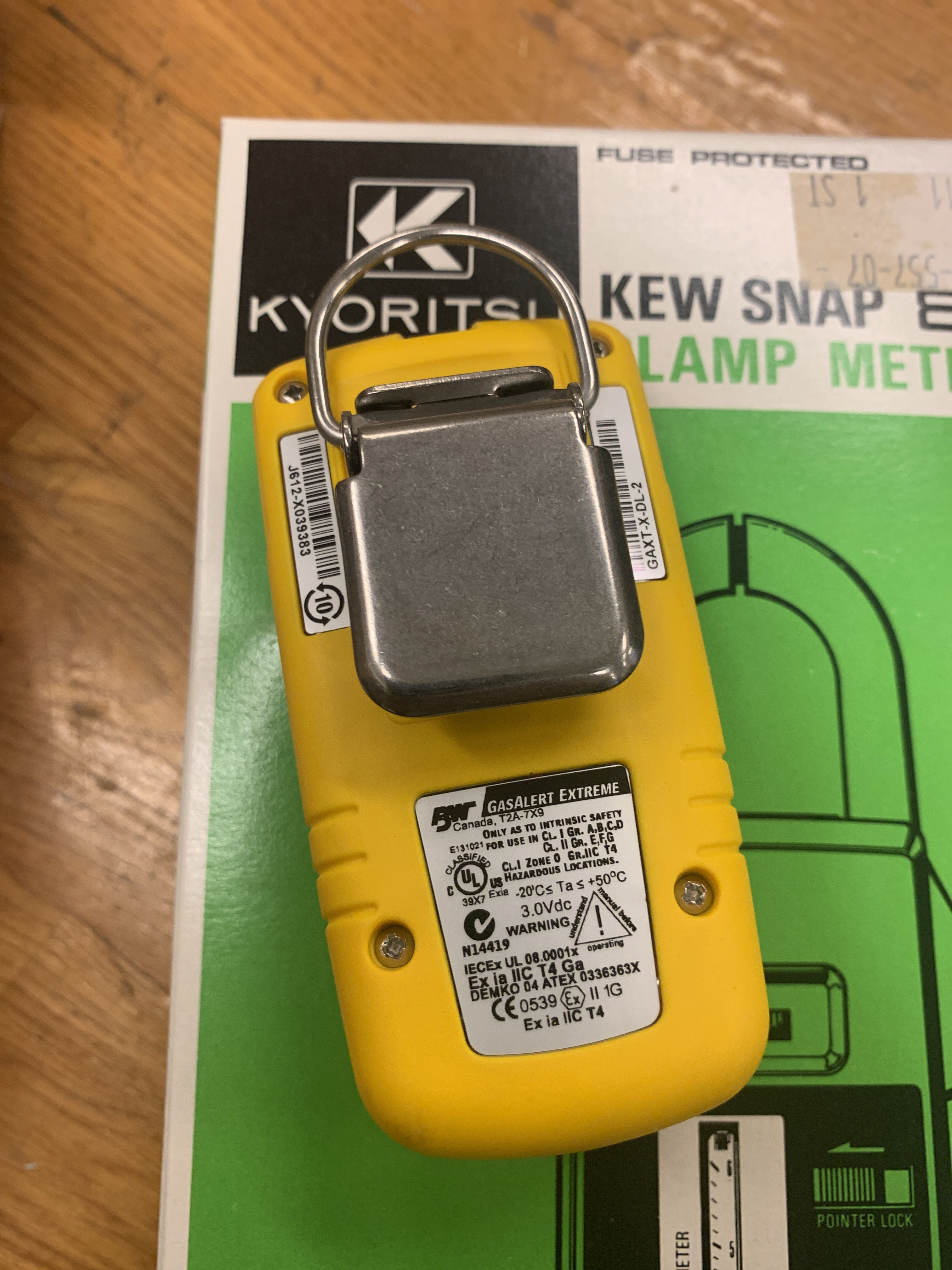 Gas detector and clamp multimeter - PS Auction - We value the future ...