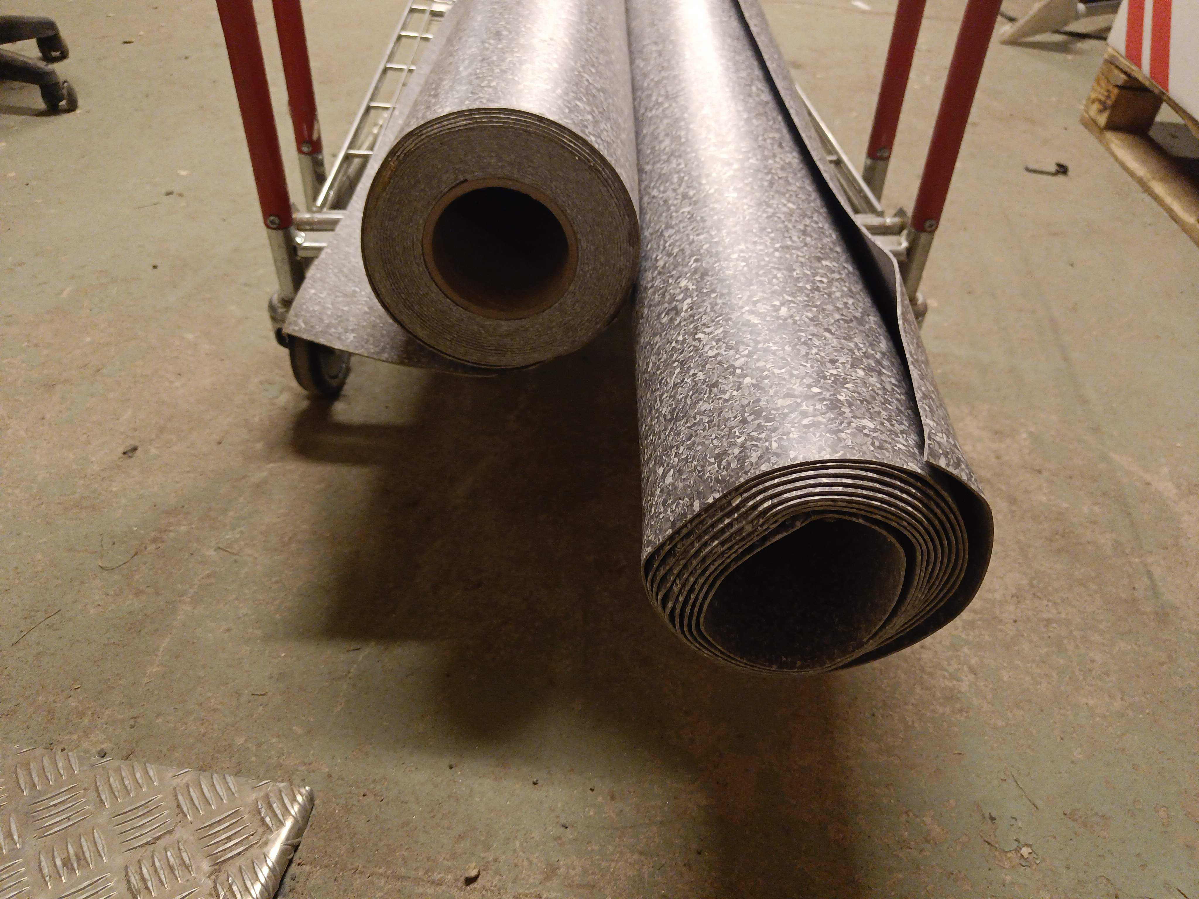 2 rolls with plastic floor/wet room floor - PS Auction - We value the ...